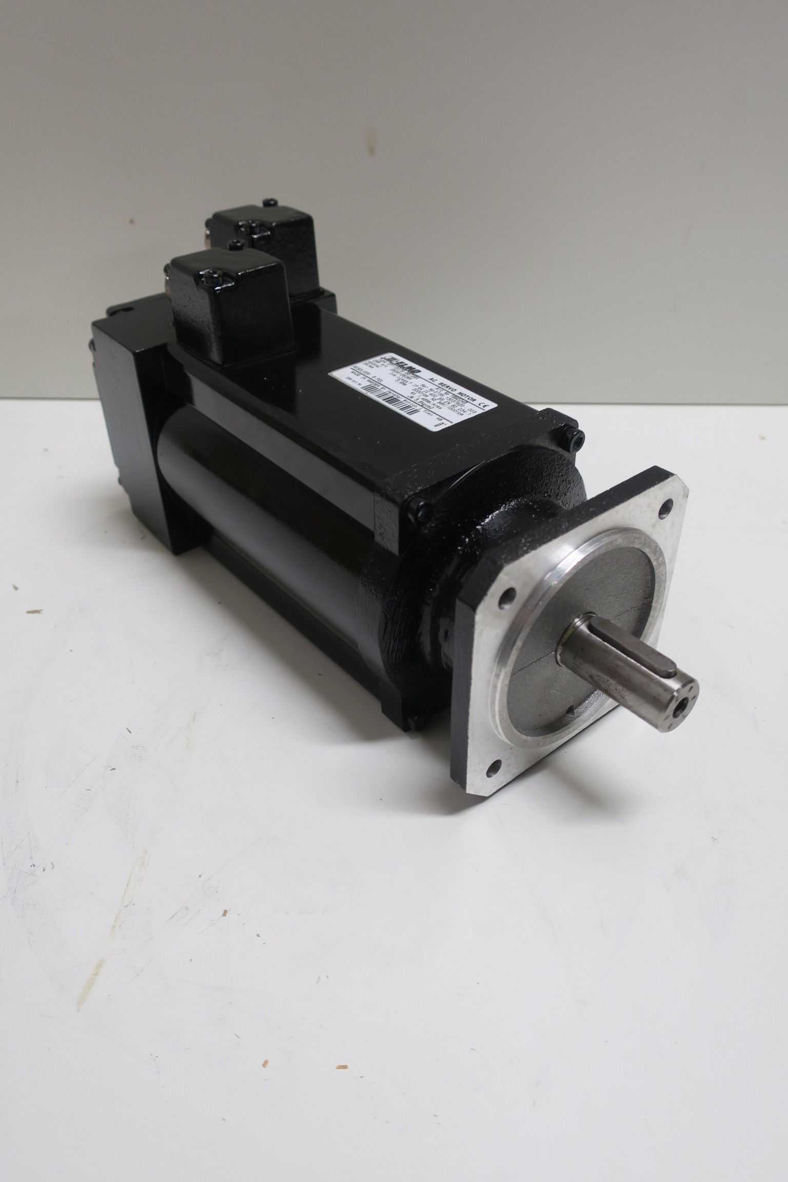 Servo motor Elmo EP115079-66T2BX - PS Auction - We value the future ...