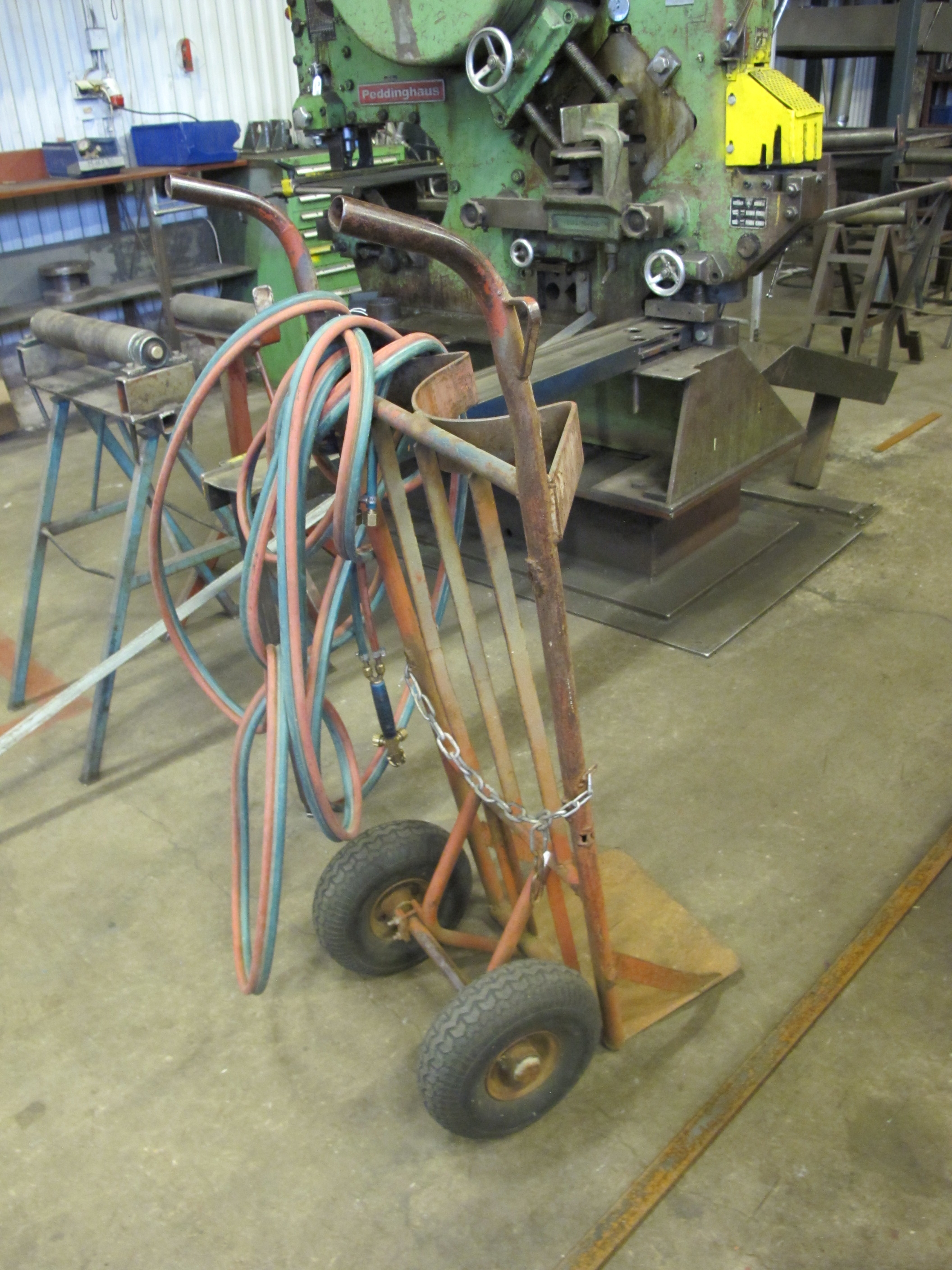 Gas cylinder cart with hose - PS Auction - We value the future ...