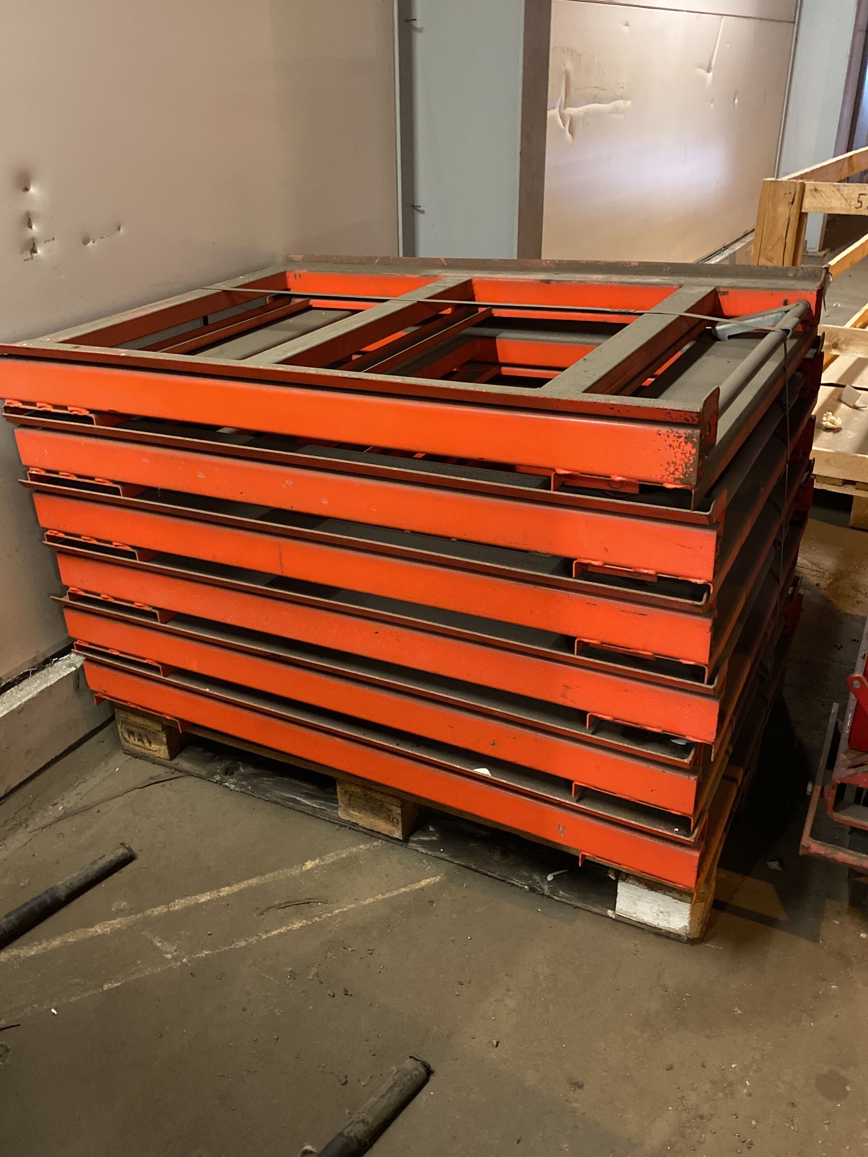 Pull-out unit for pallets, 6 pcs - PS Auction - We value the future ...