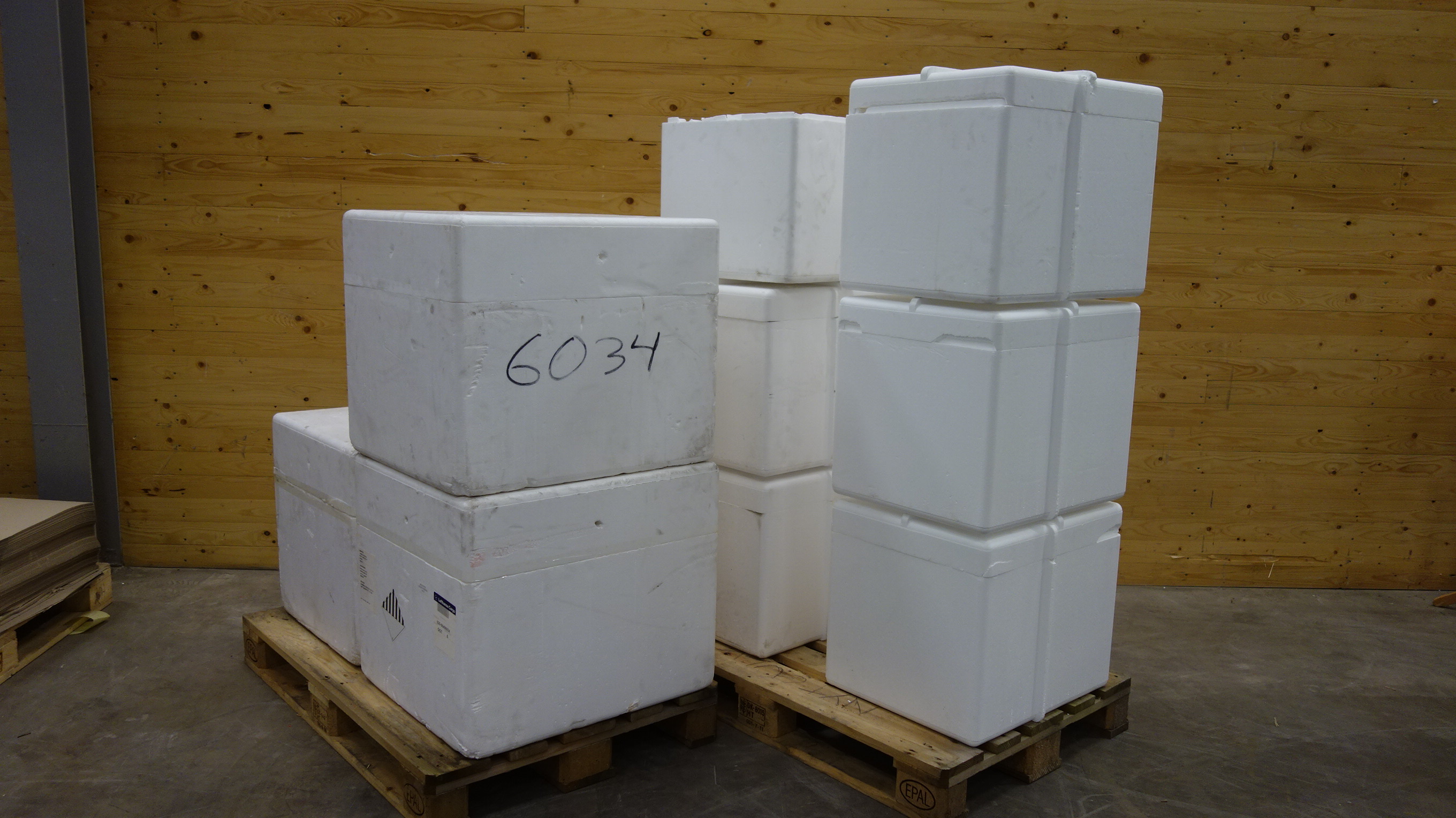 9 Frigolite boxes with lids - PS Auction - We value the future ...