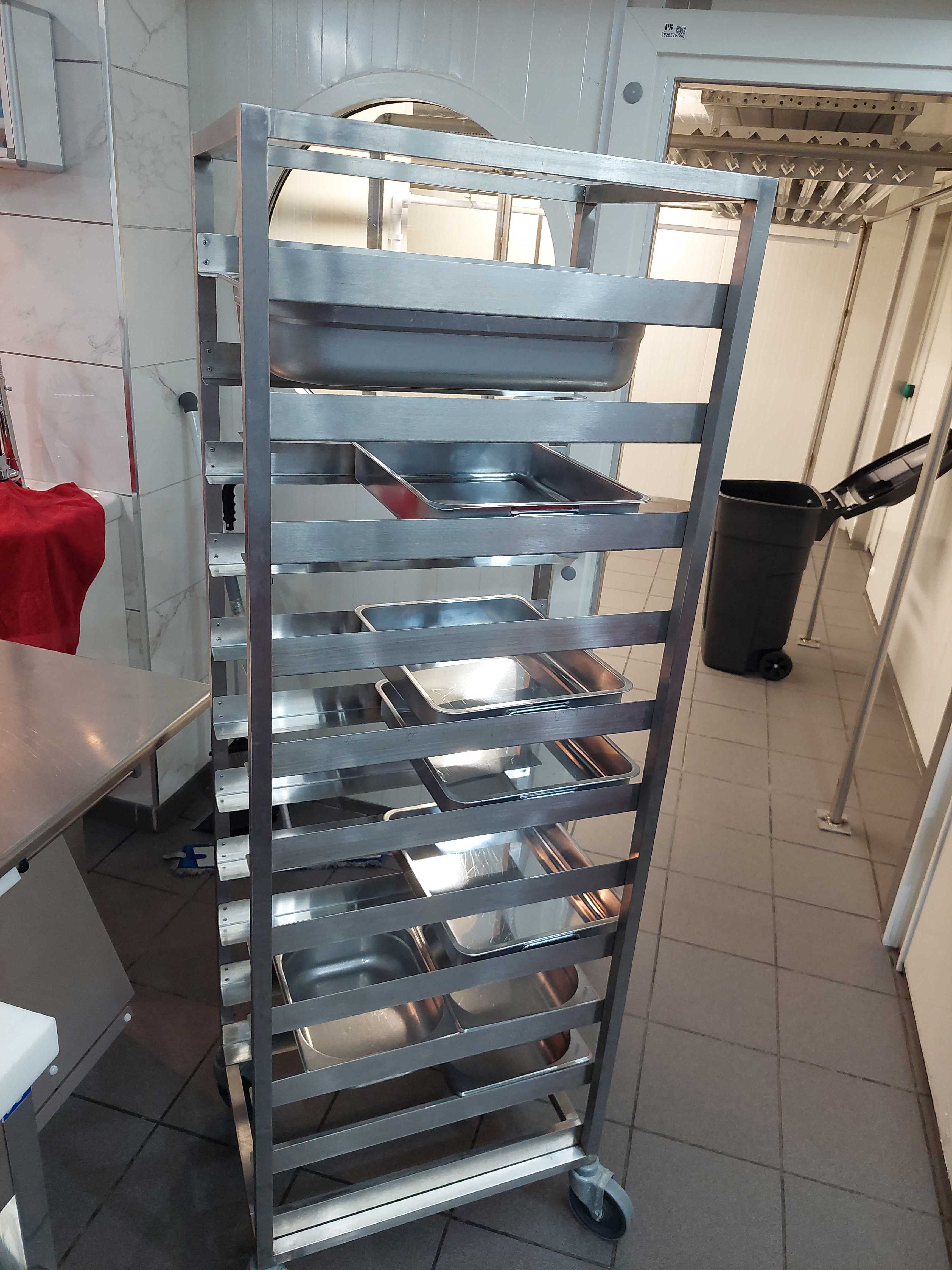 Canteen trolley including canteens - PS Auction - We value the future ...