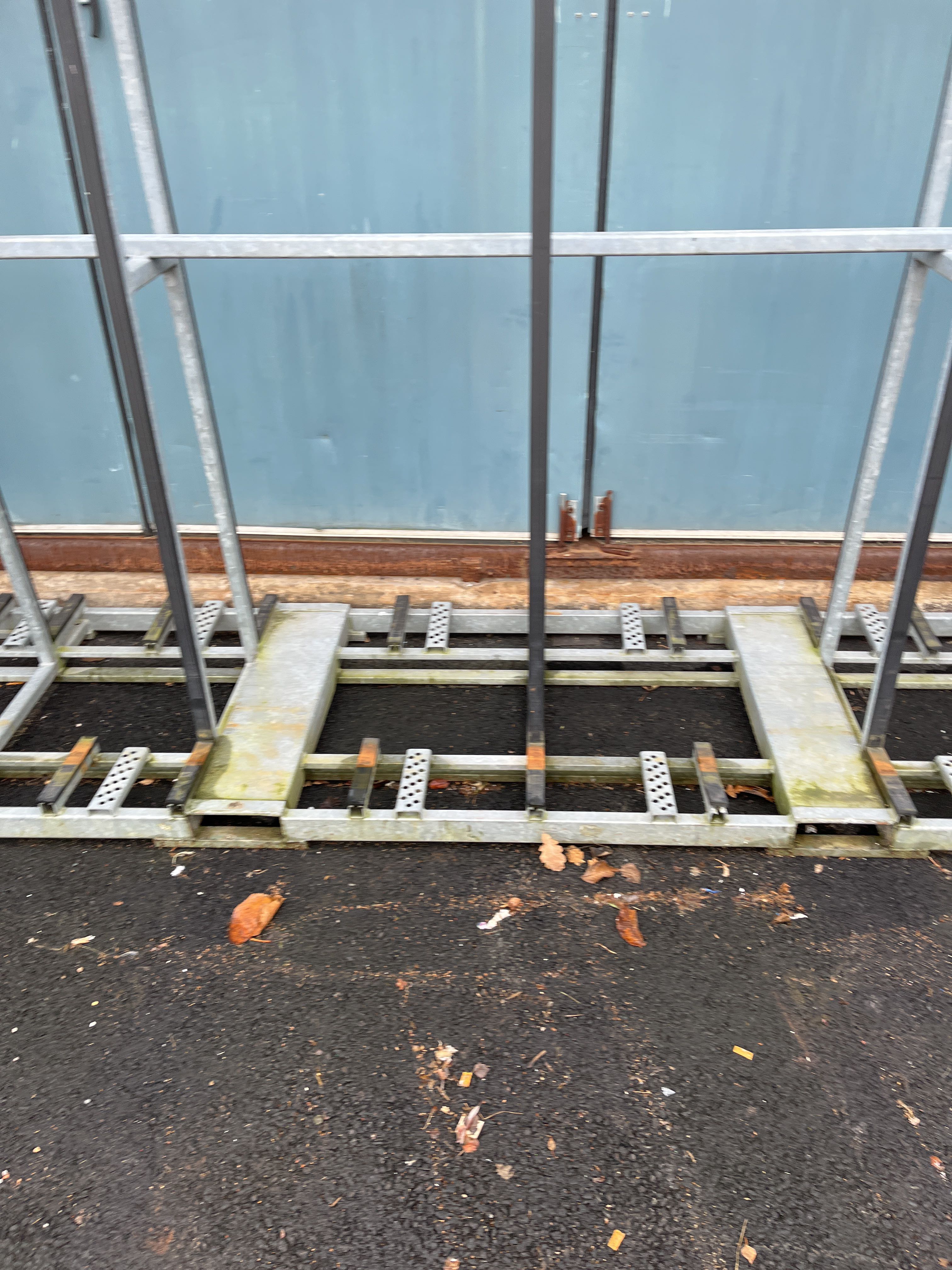 Window pallet - Pallet for window parts - PS Auction - We value the ...