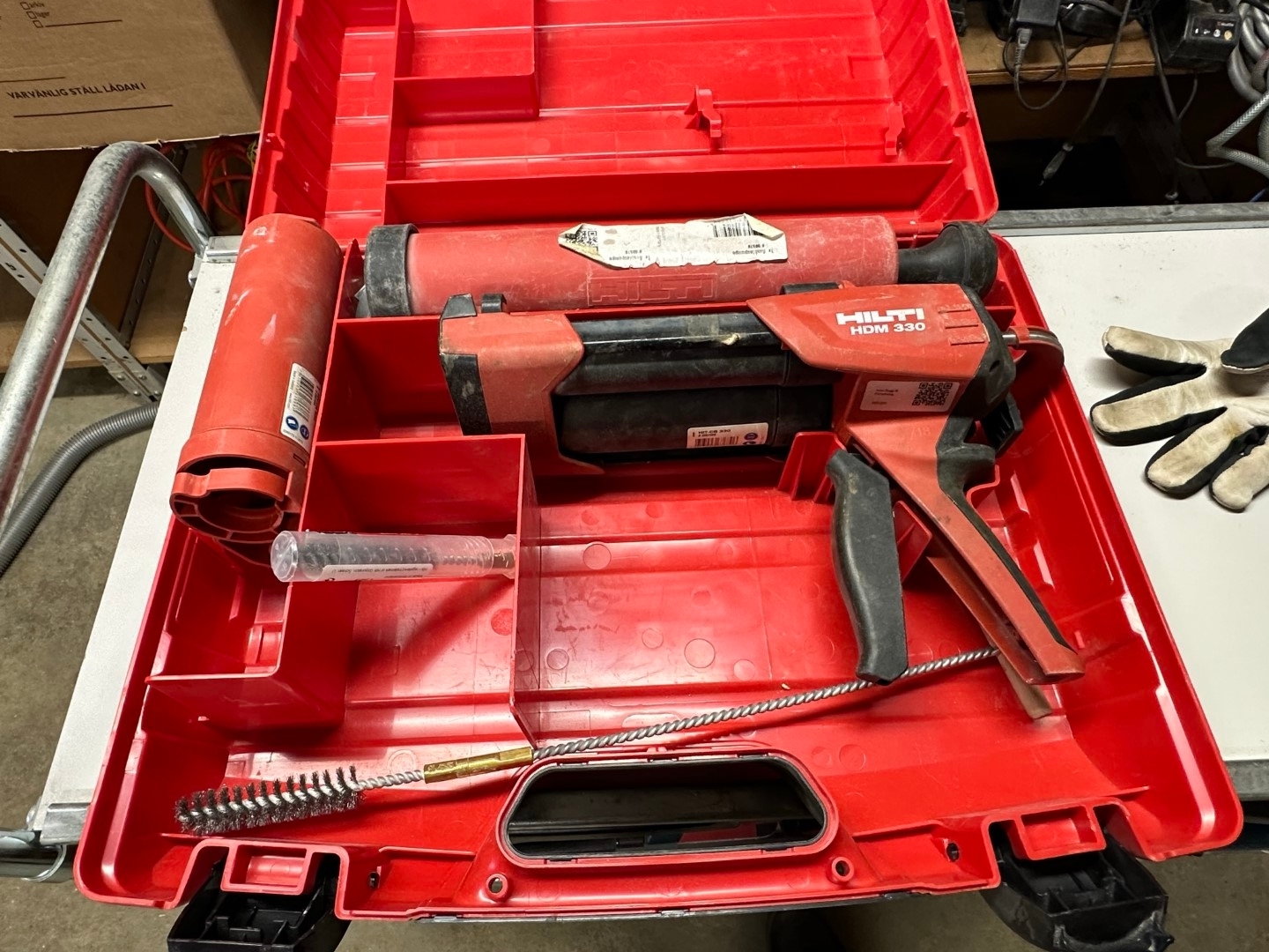 Grouting gun Hilti HDM 330 - PS Auction - We value the future - Largest in net auctions