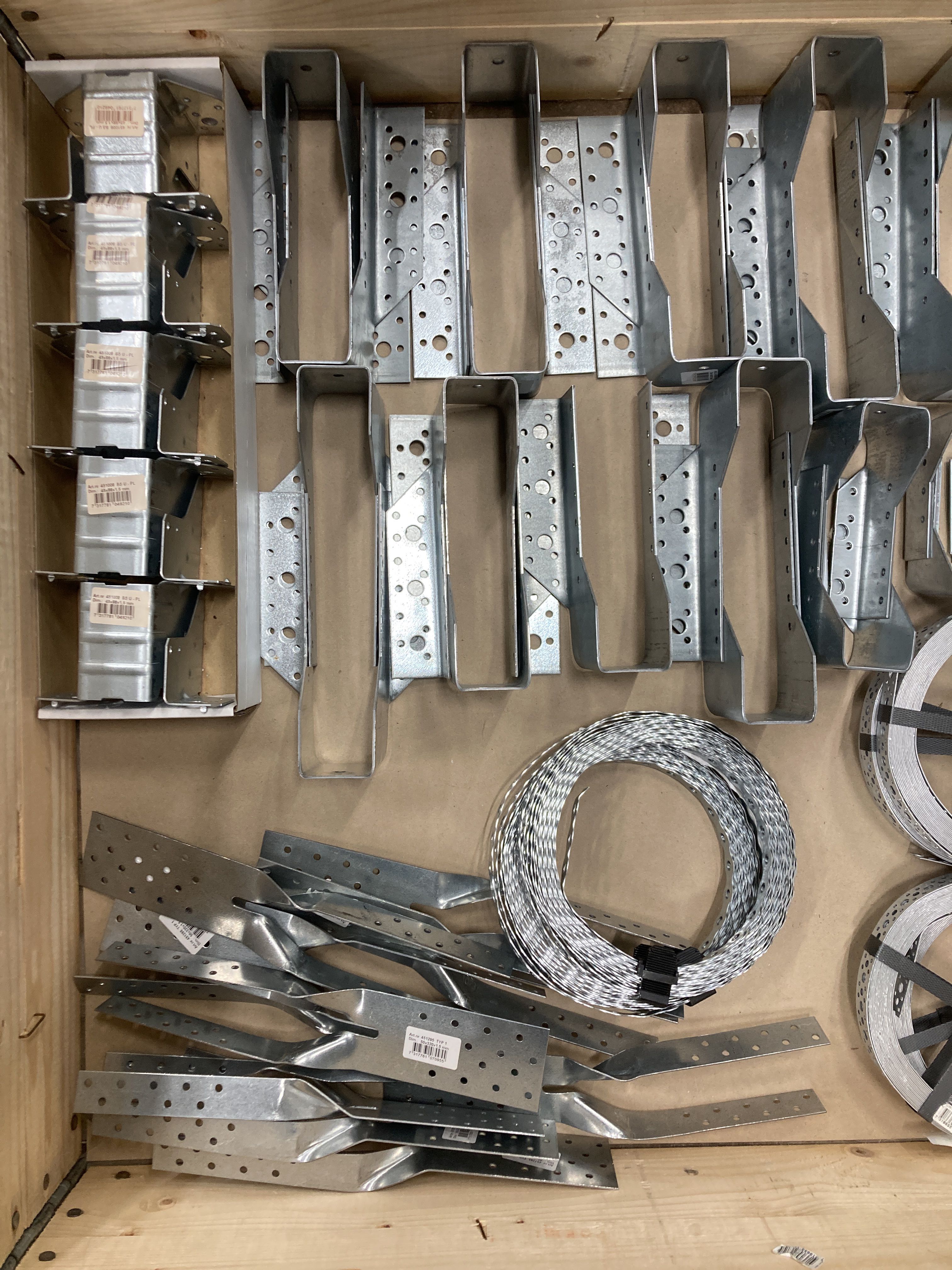 Beam shoe, screw, hole strap and fork anchor ESSVE - PS Auction - We ...