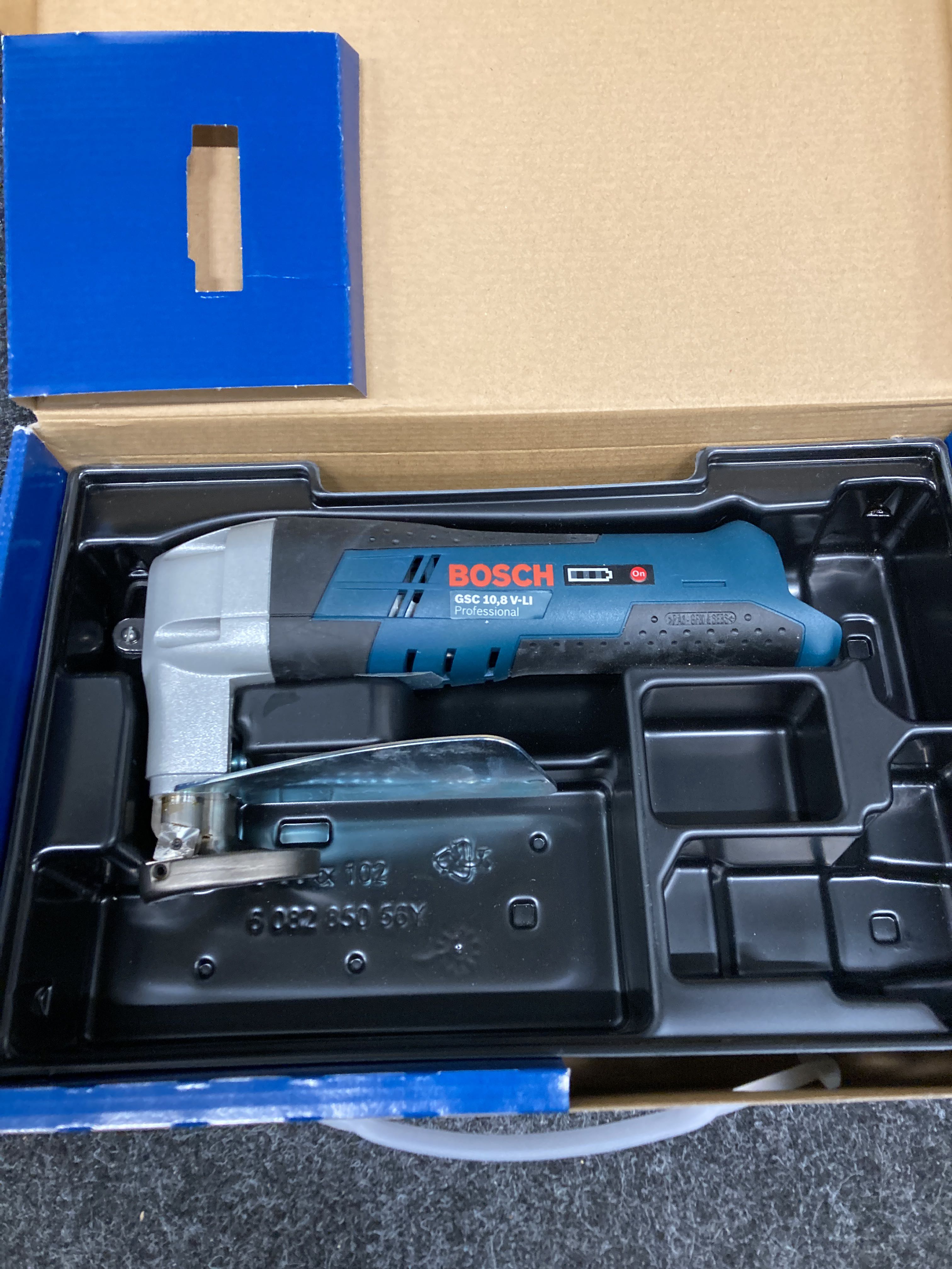 Sheet metal scissors Bosch GSC 10.8 V-LI - PS Auction - We value the ...