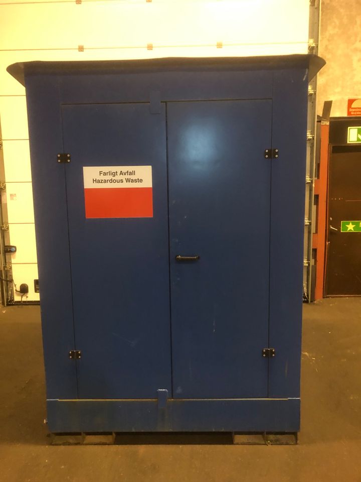Lockable environmental cabinet for hazardous waste - PS Auction - We ...