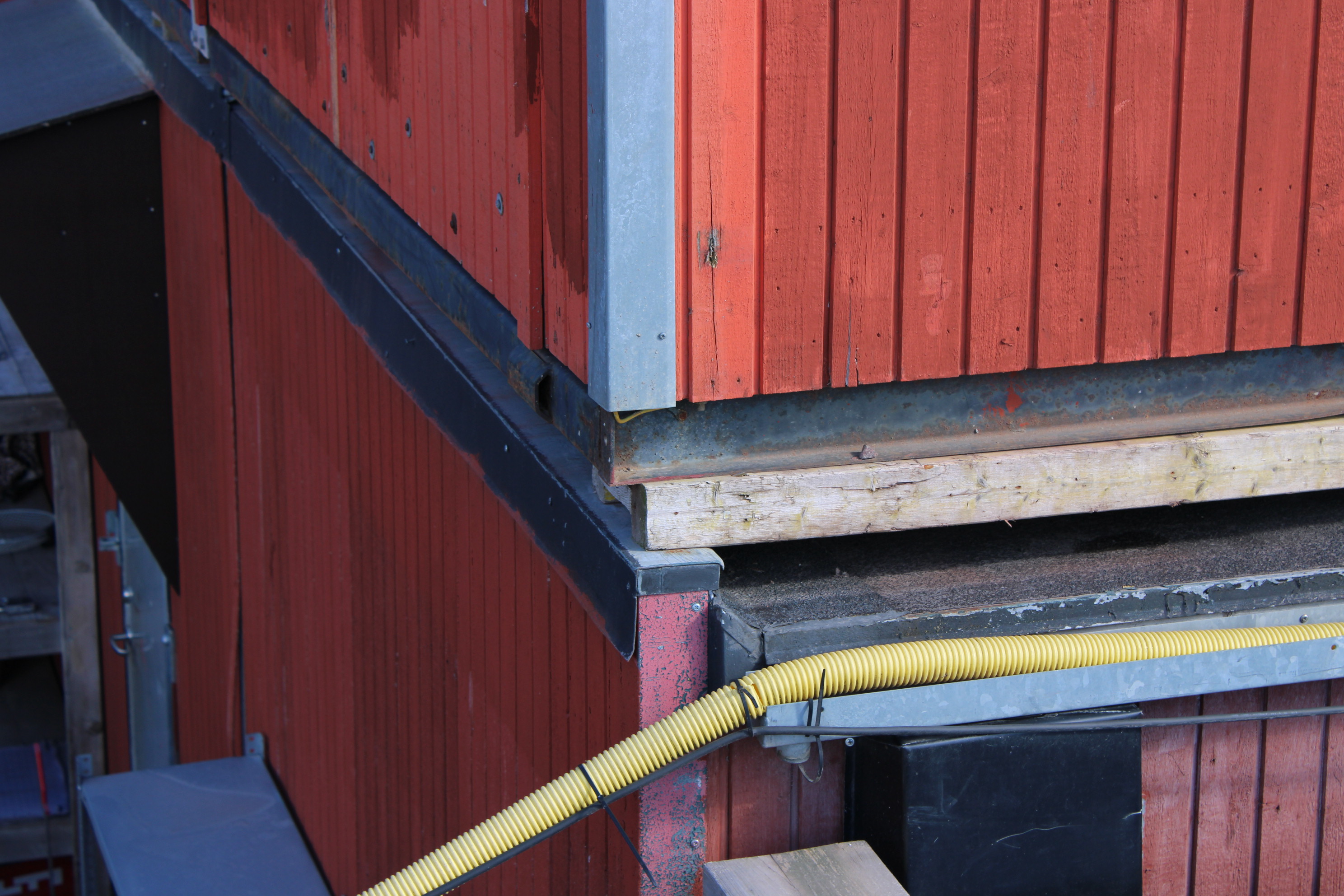 Work stall with content - PS Auction - We value the future - Largest in ...