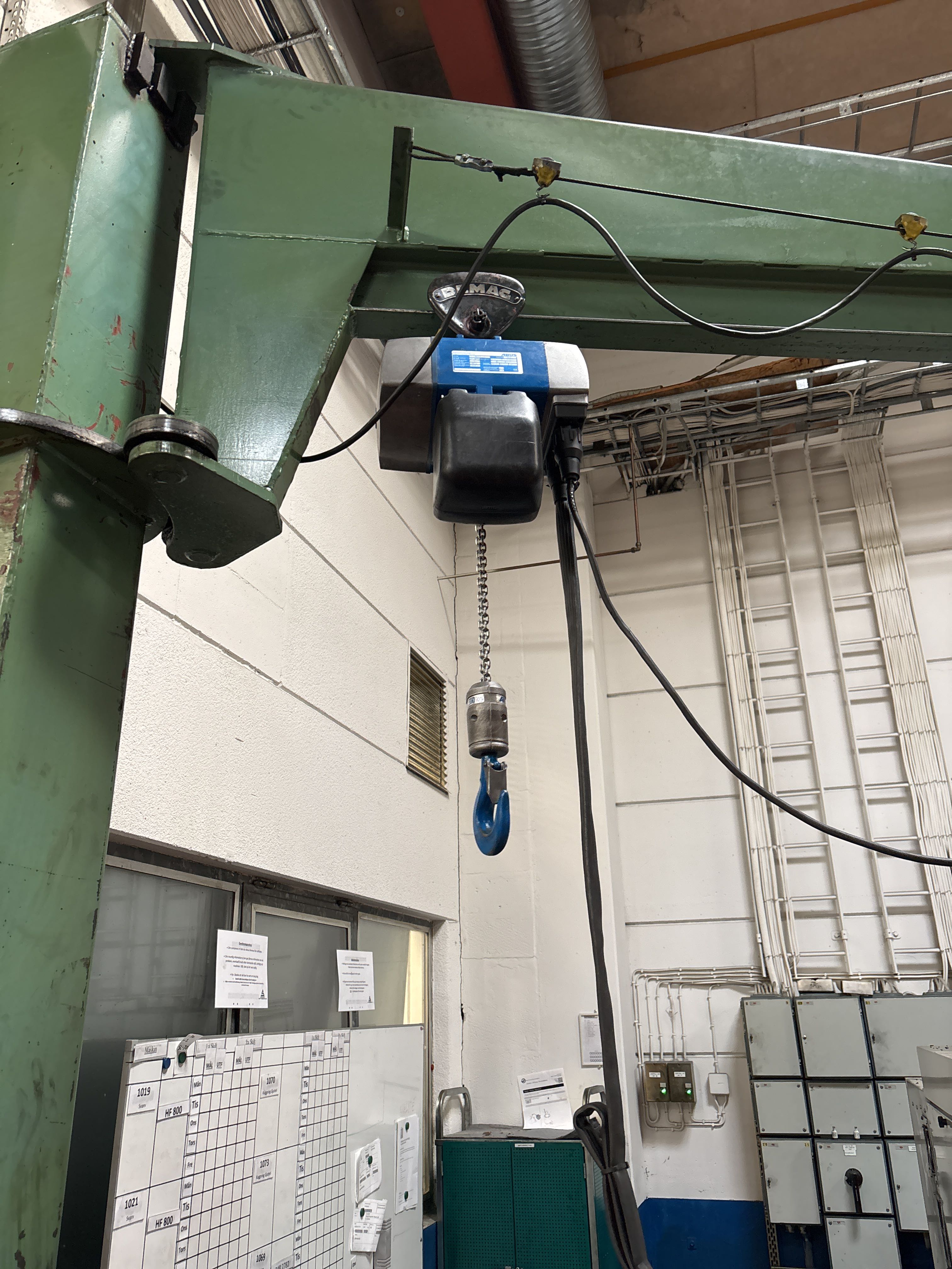 Pelarsvängkran med el-telfer – 125 kg - Auktioner online - Nätauktioner ...