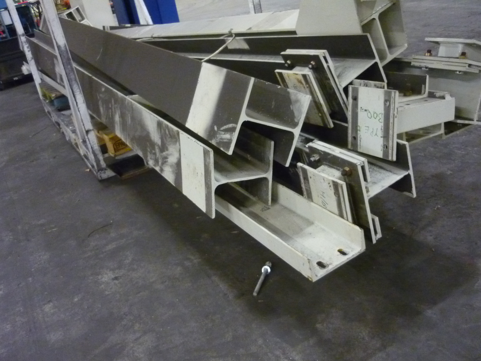 Diverse stålbalkar (HEA 200, HEA 240, UNP200, IPE240) - Auktioner ...