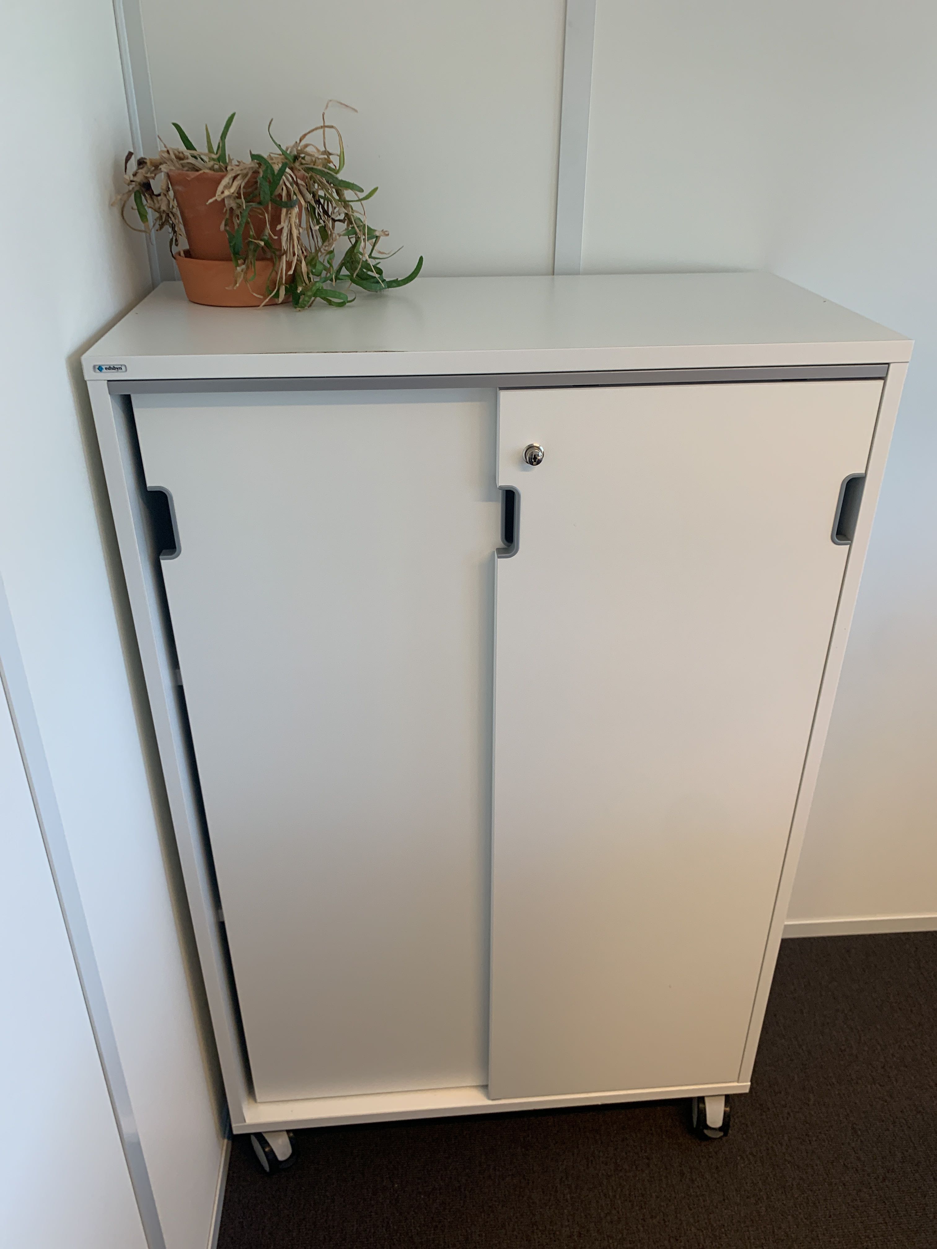 Office workplace Raise and lower desk Edsbyn - PS Auction - We value ...