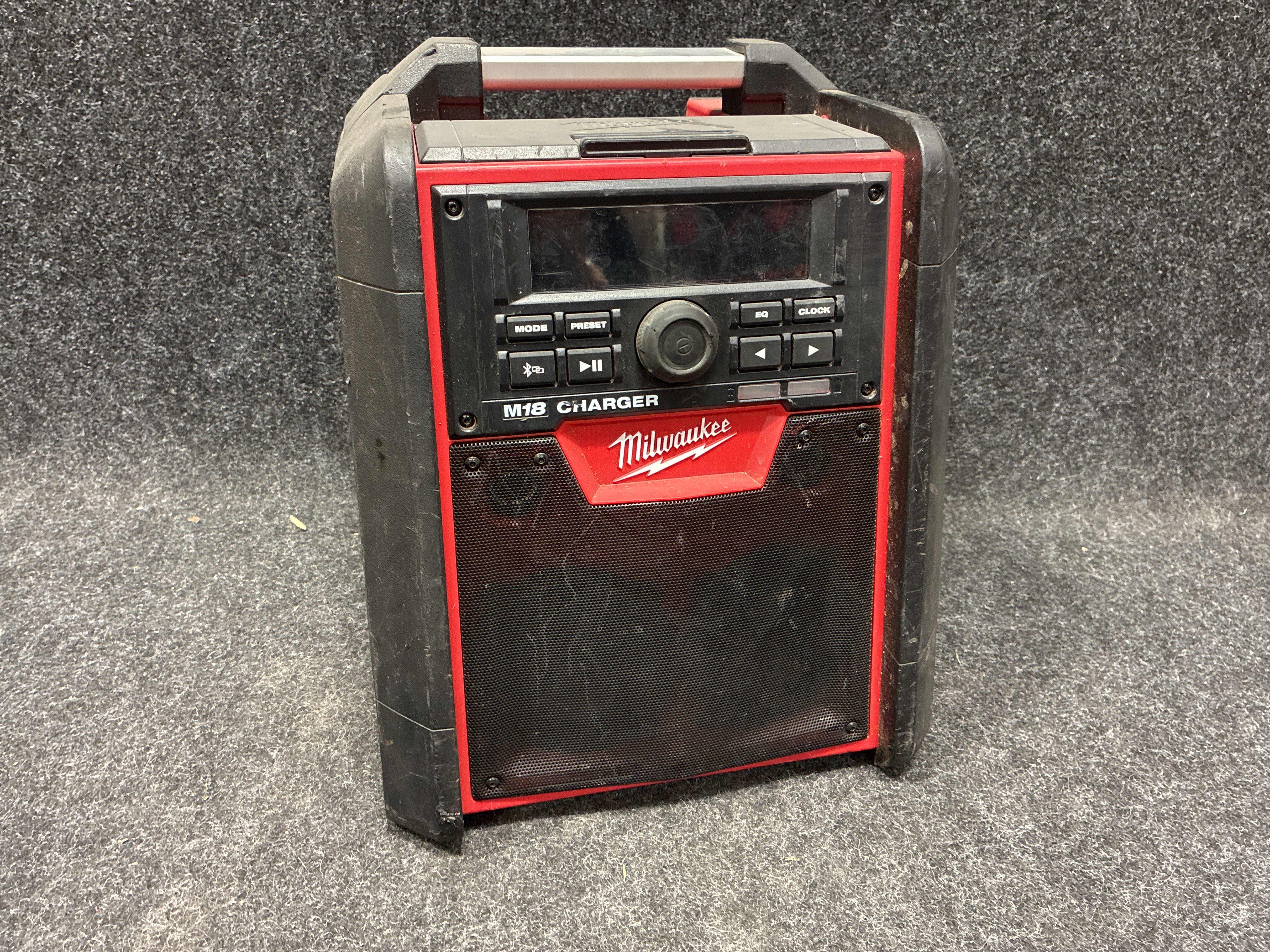 Milwaukee M18 RC construction radio - PS Auction - We value the future ...