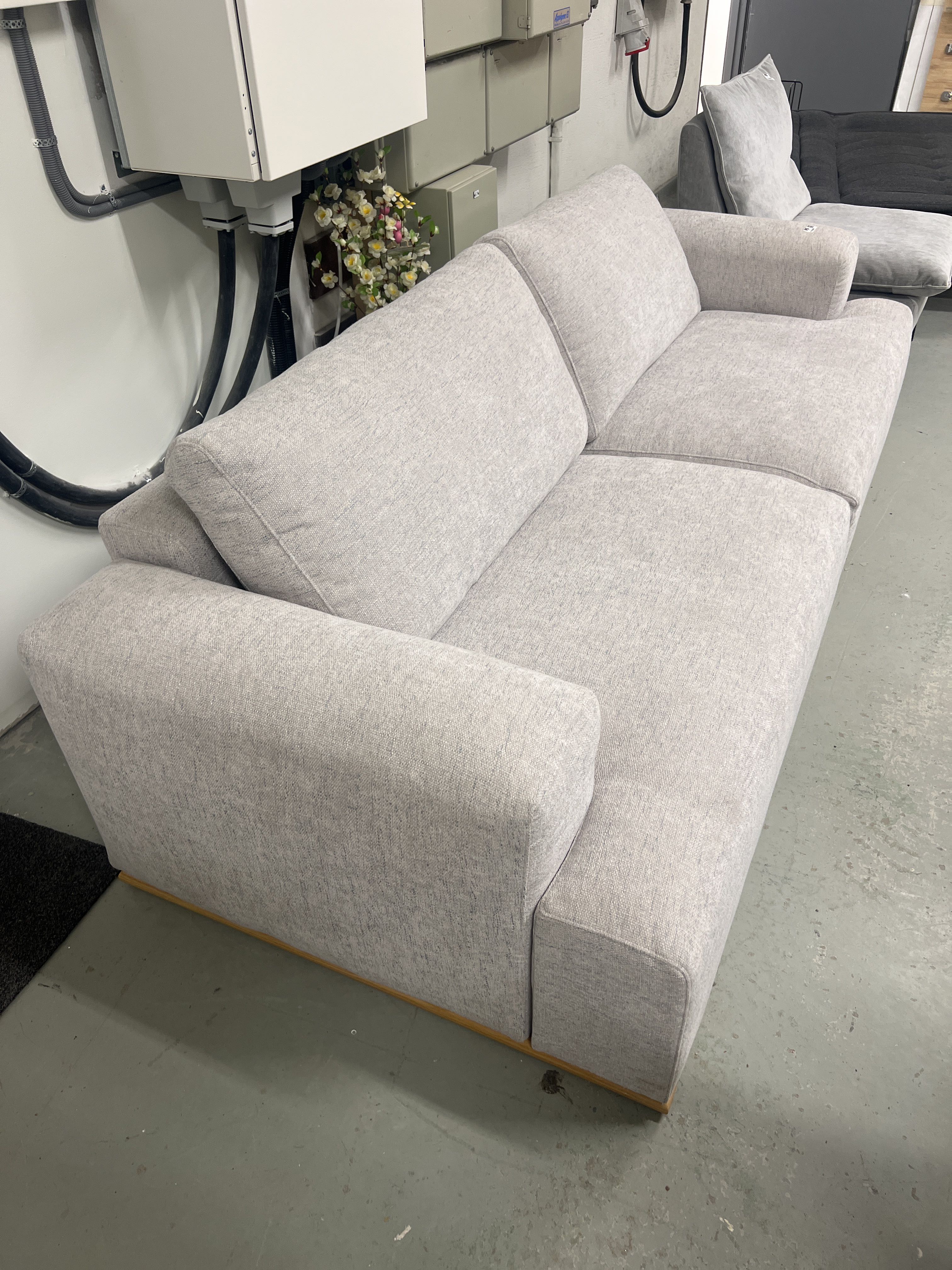 Sofa demo copy - PS Auction - We value the future - Largest in net auctions