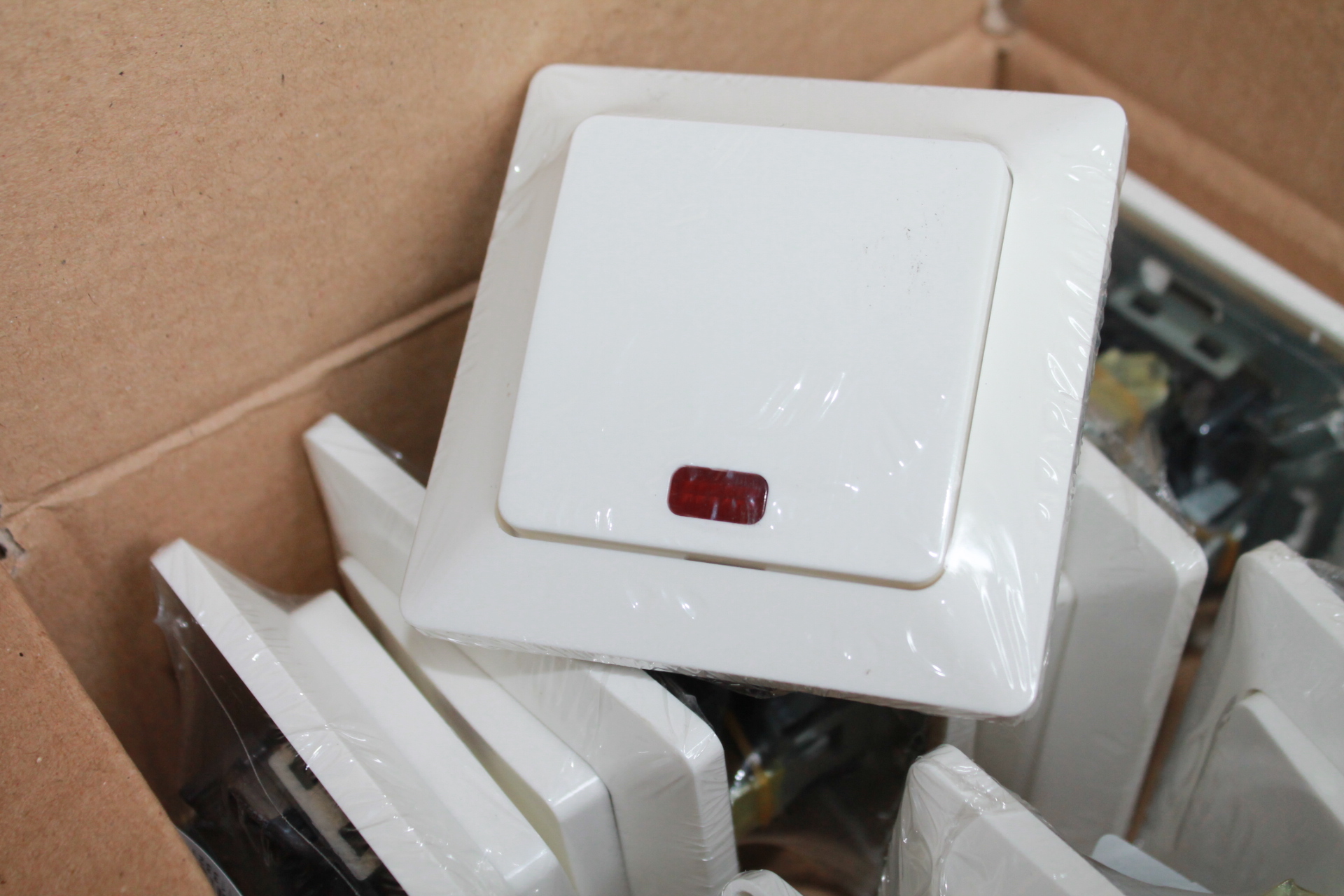 100 switches - PS Auction - We value the future - Largest in net auctions