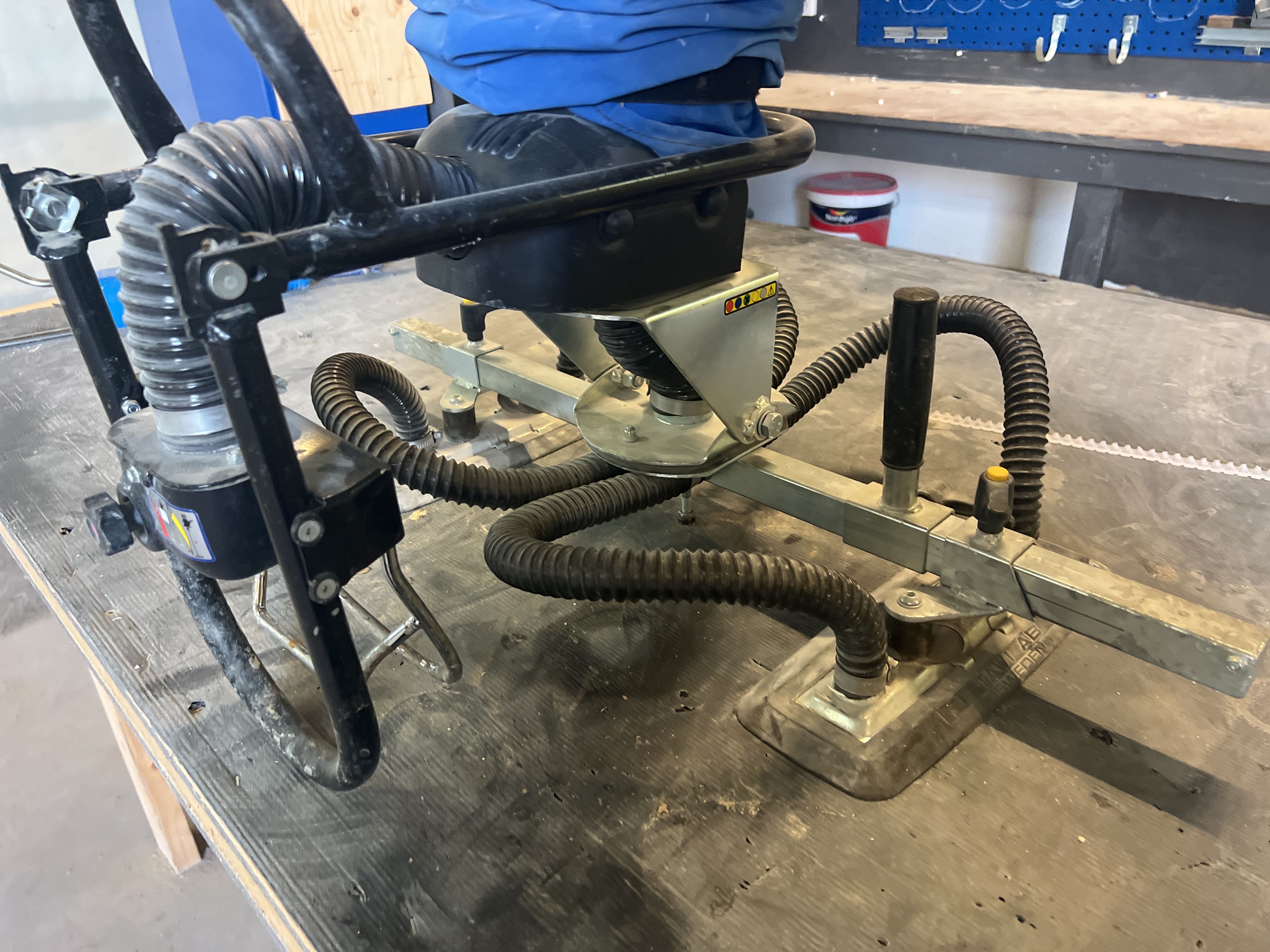 Swing arm TAWI SA 350/2 with vacuum mosquito net - PS Auction - We ...