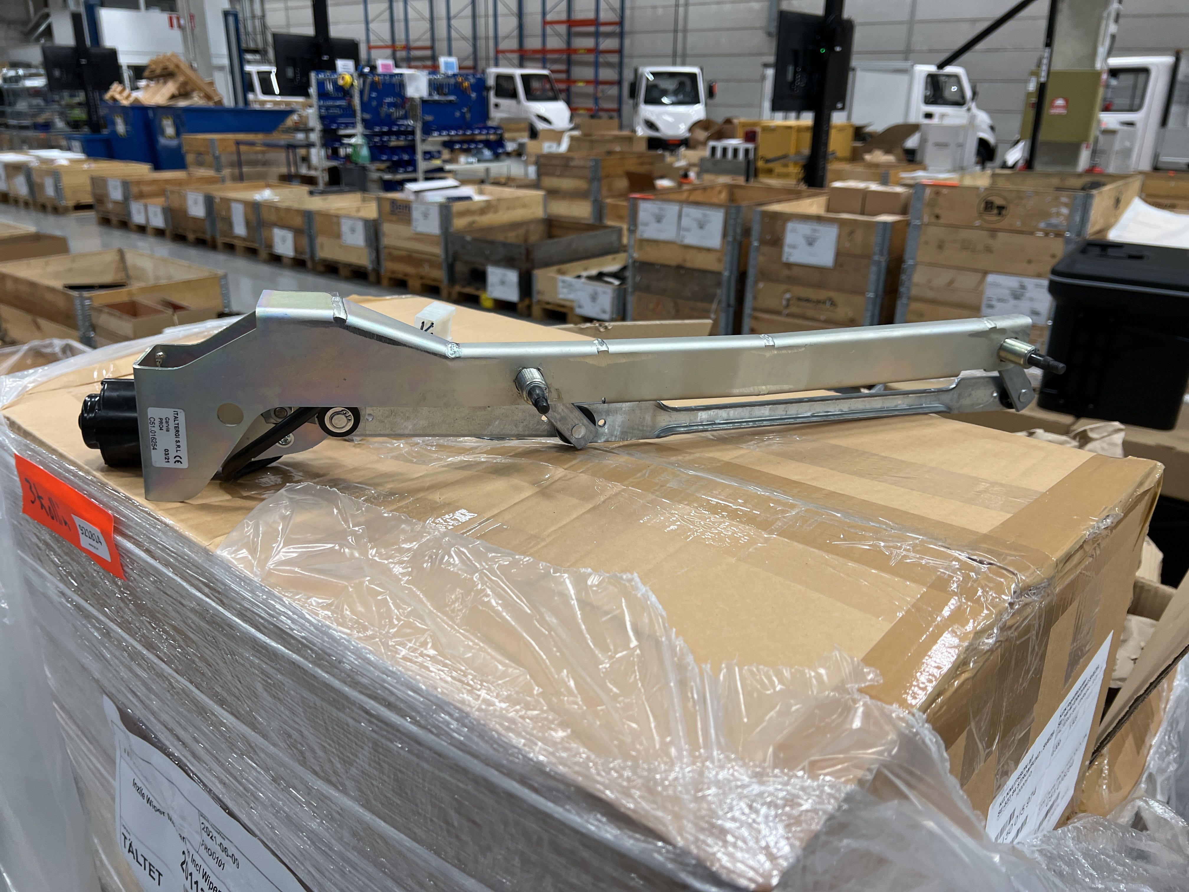 3 pallets with windscreen wipers, motors and brackets - PS Auction - We ...