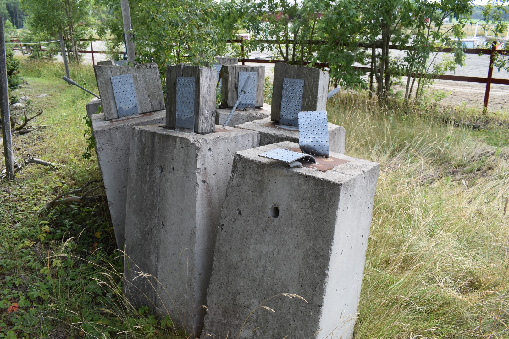 Terminal plinth for eg. riding stables / machinery room - PS Auction ...
