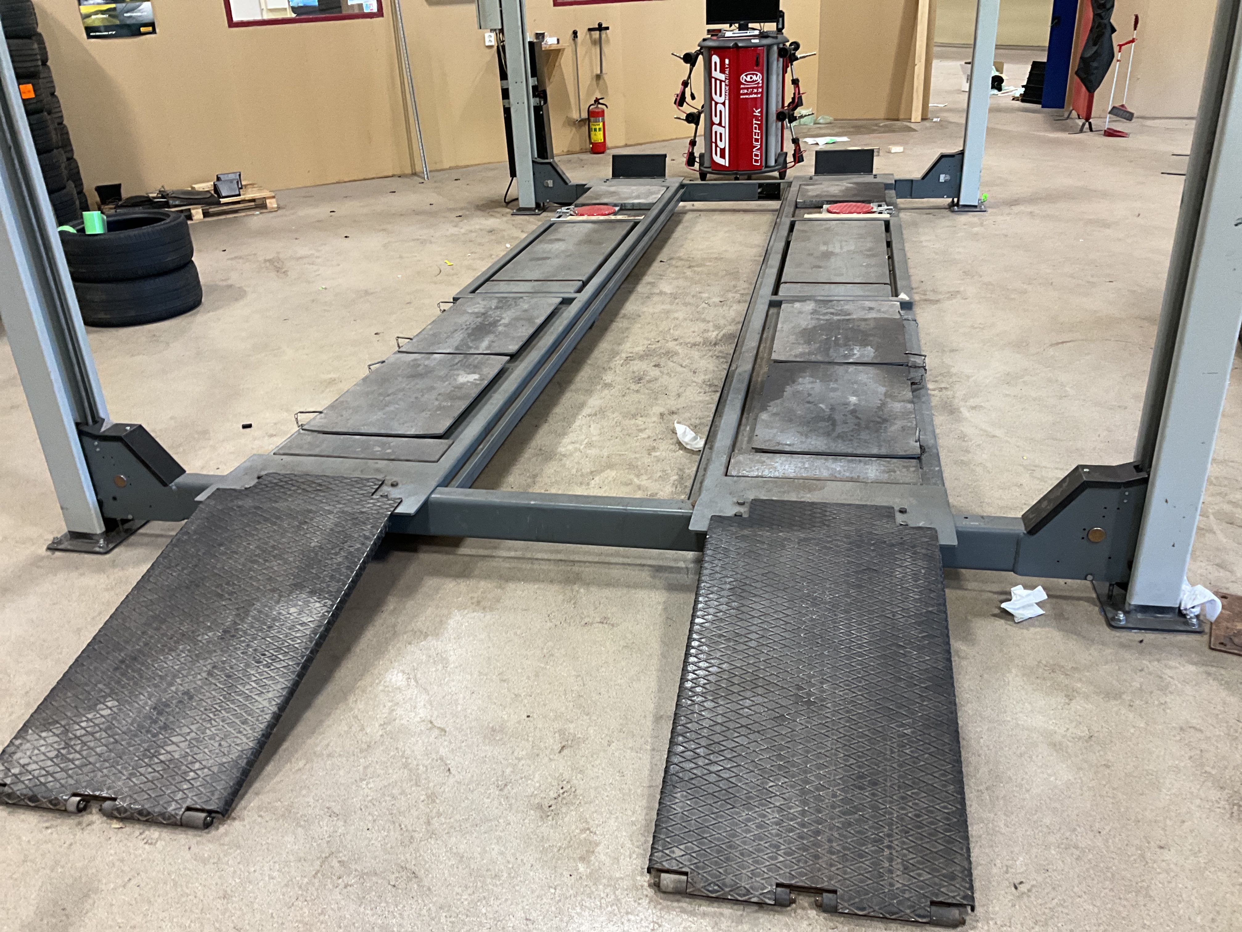 4-pillar lift OMA 526LT-ALT 5-Ton - PS Auction - We value the future ...