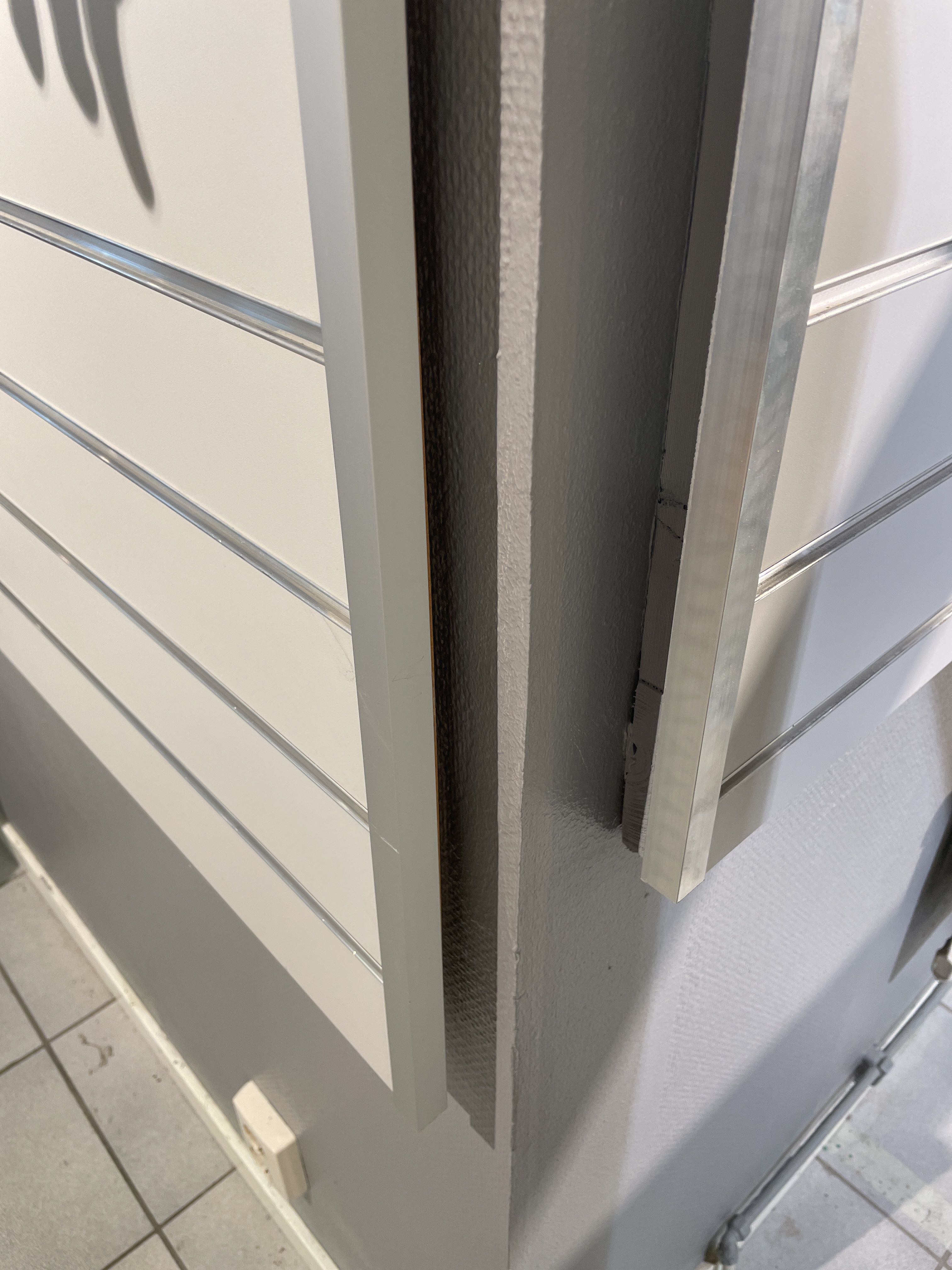 Shop walls slatwall - PS Auction - We value the future - Largest in net ...