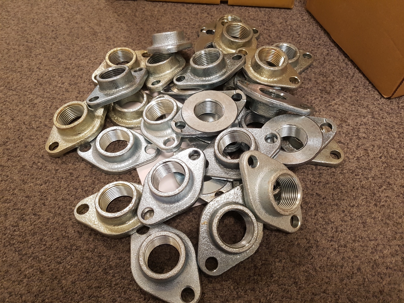 Oval threaded flanges, G25, galvanized steel, 30 pieces - PS Auction ...