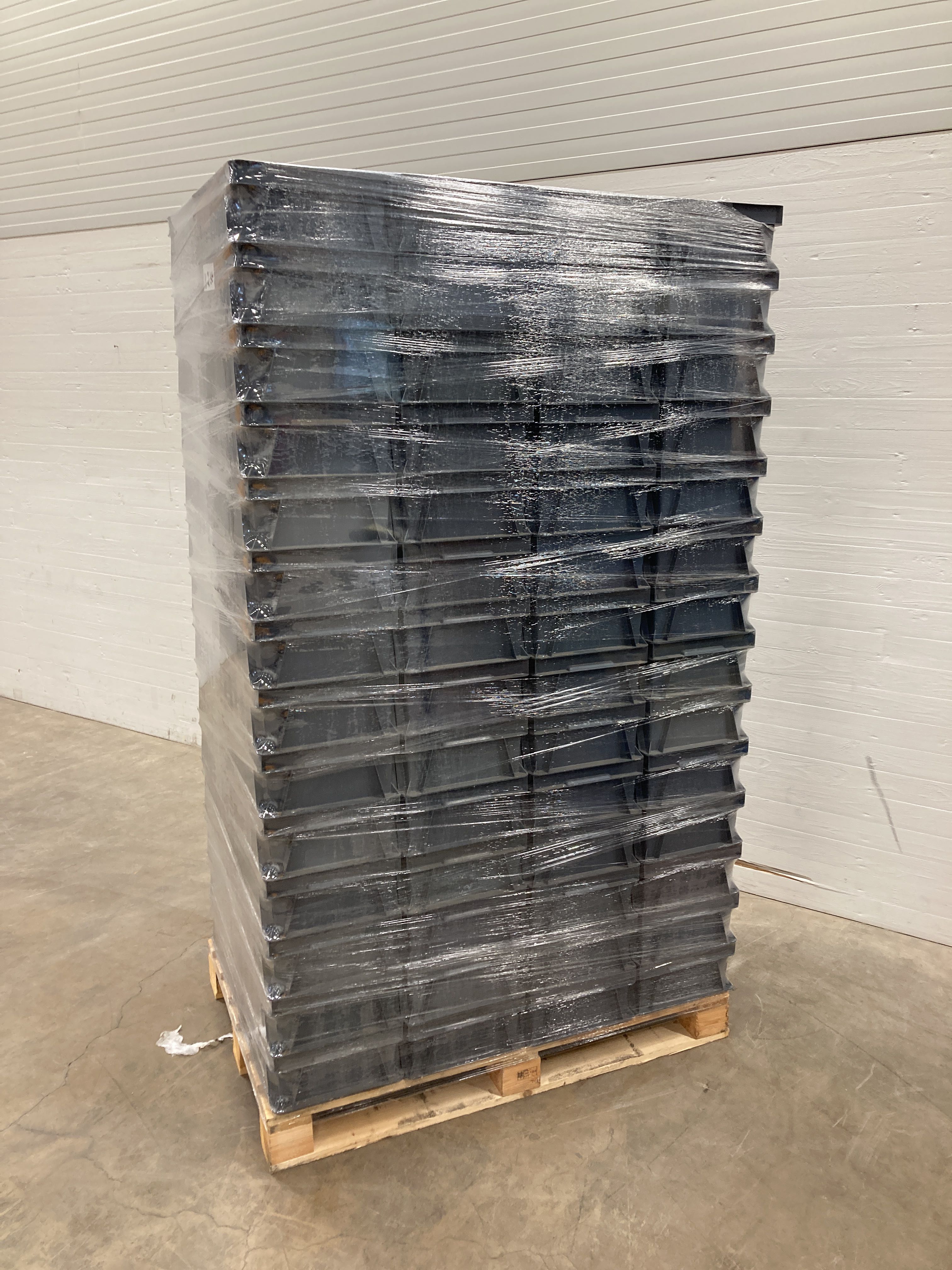 112 Euro trays 40x30x15 cm - PS Auction - We value the future - Largest ...