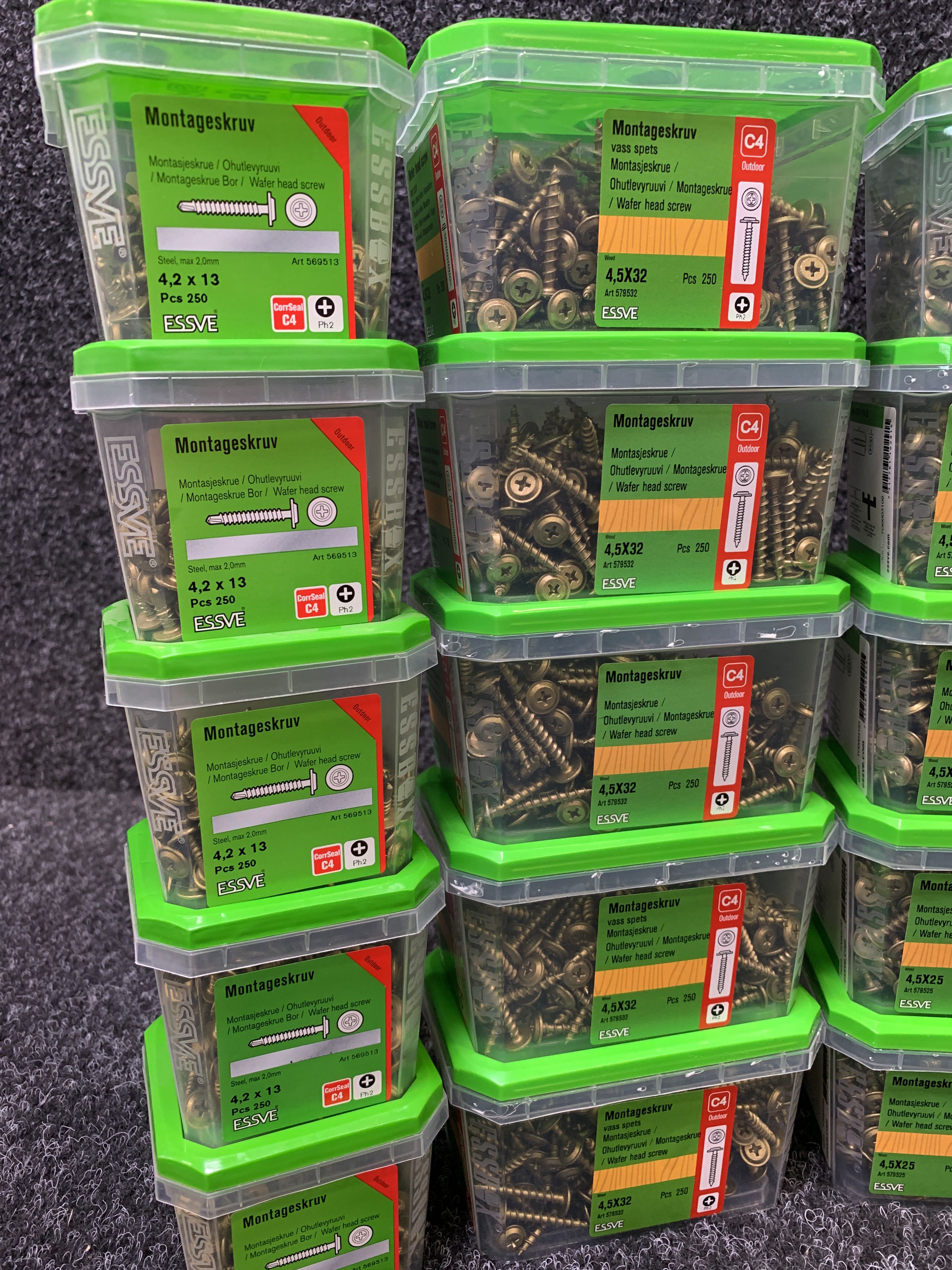 Sortiment med montageskruv Essve - Auktioner online - Nätauktioner ...