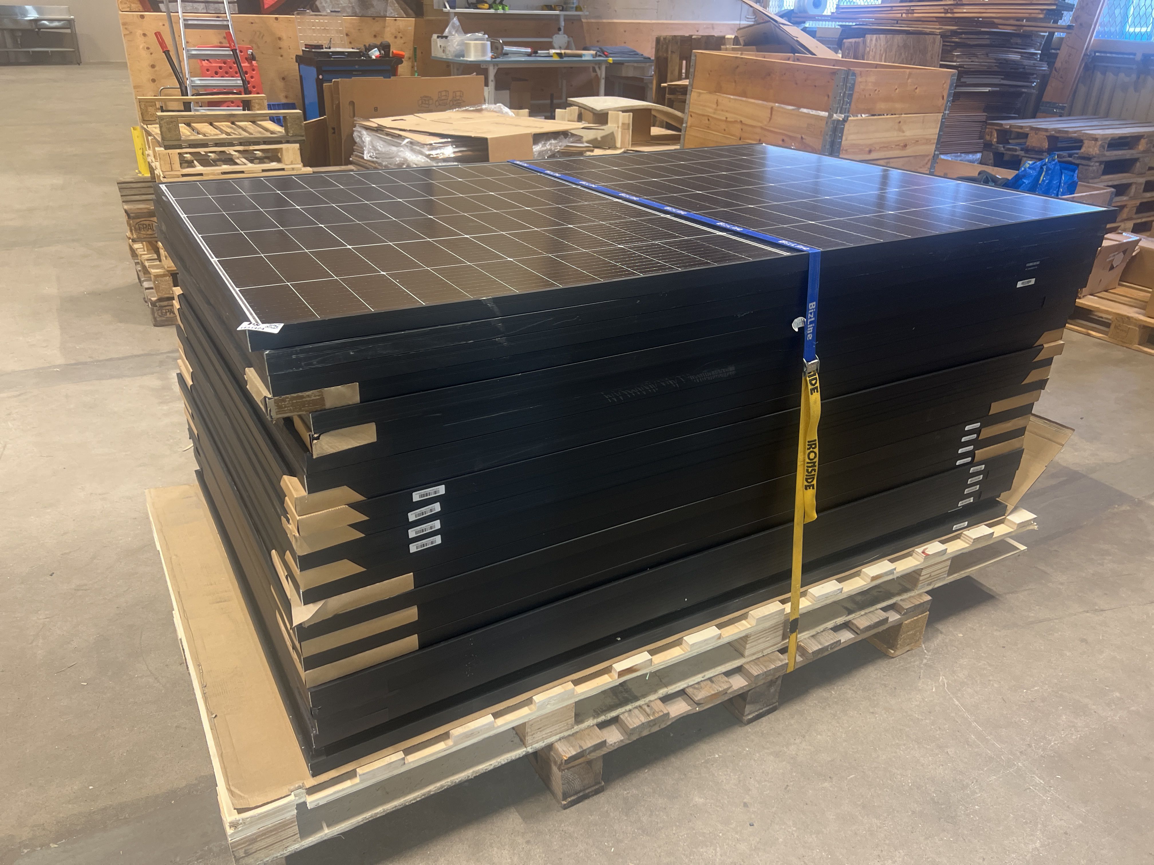 Solar panels approx. 25 pcs. - PS Auction - We value the future ...