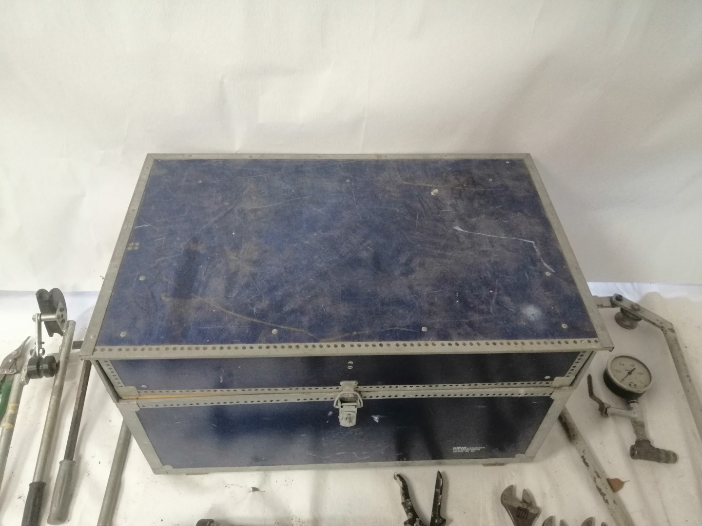 Fitter box with plumbing accessories - PS Auction - We value the future ...