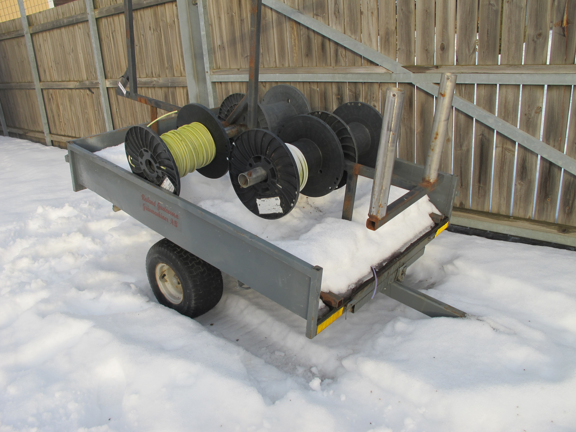 Vagn till fyrhjuling med trumhållare - Auktioner online - Nätauktioner ...