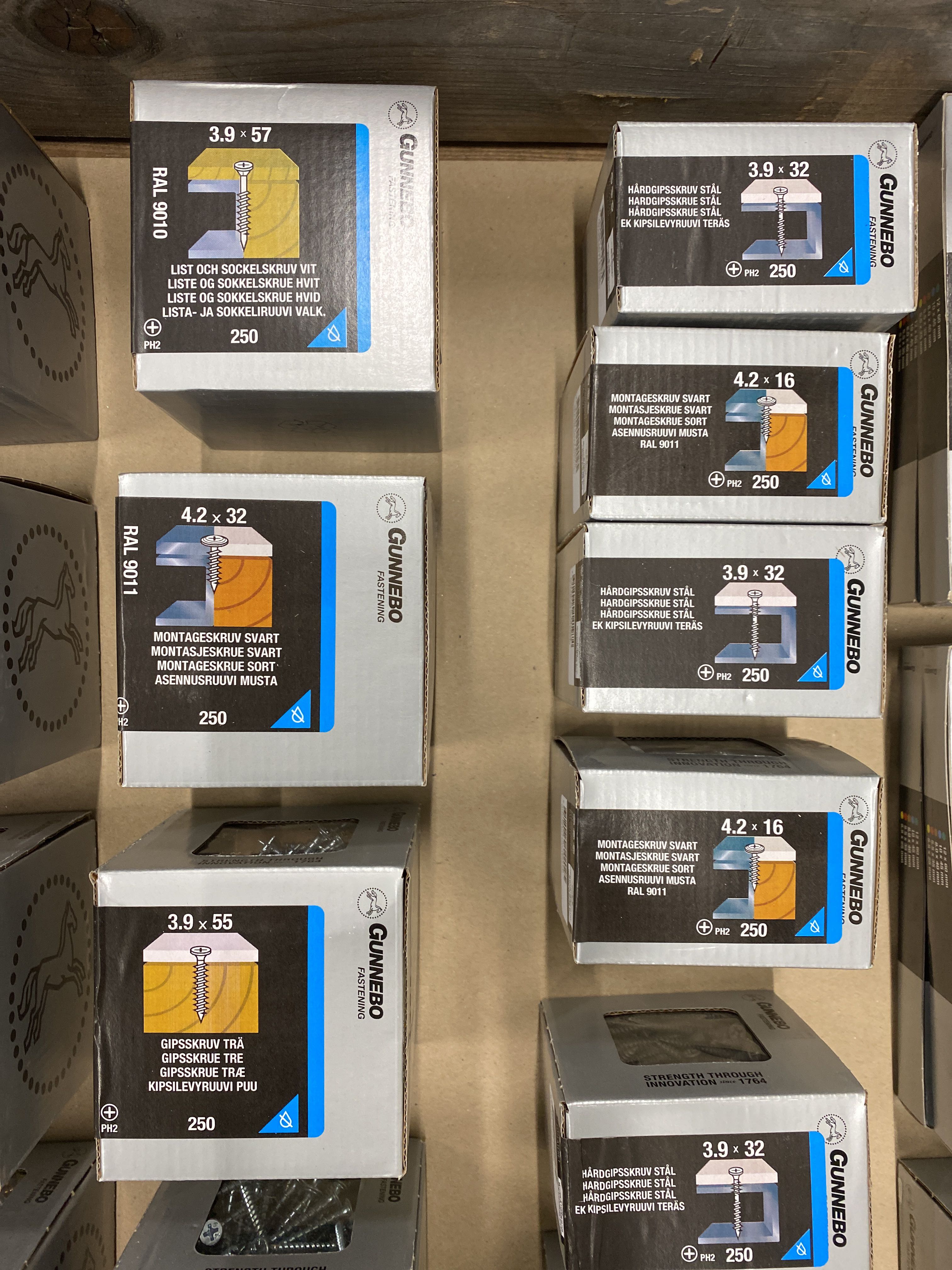 Screw assortment Gunnebo - PS Auction - We value the future - Largest ...