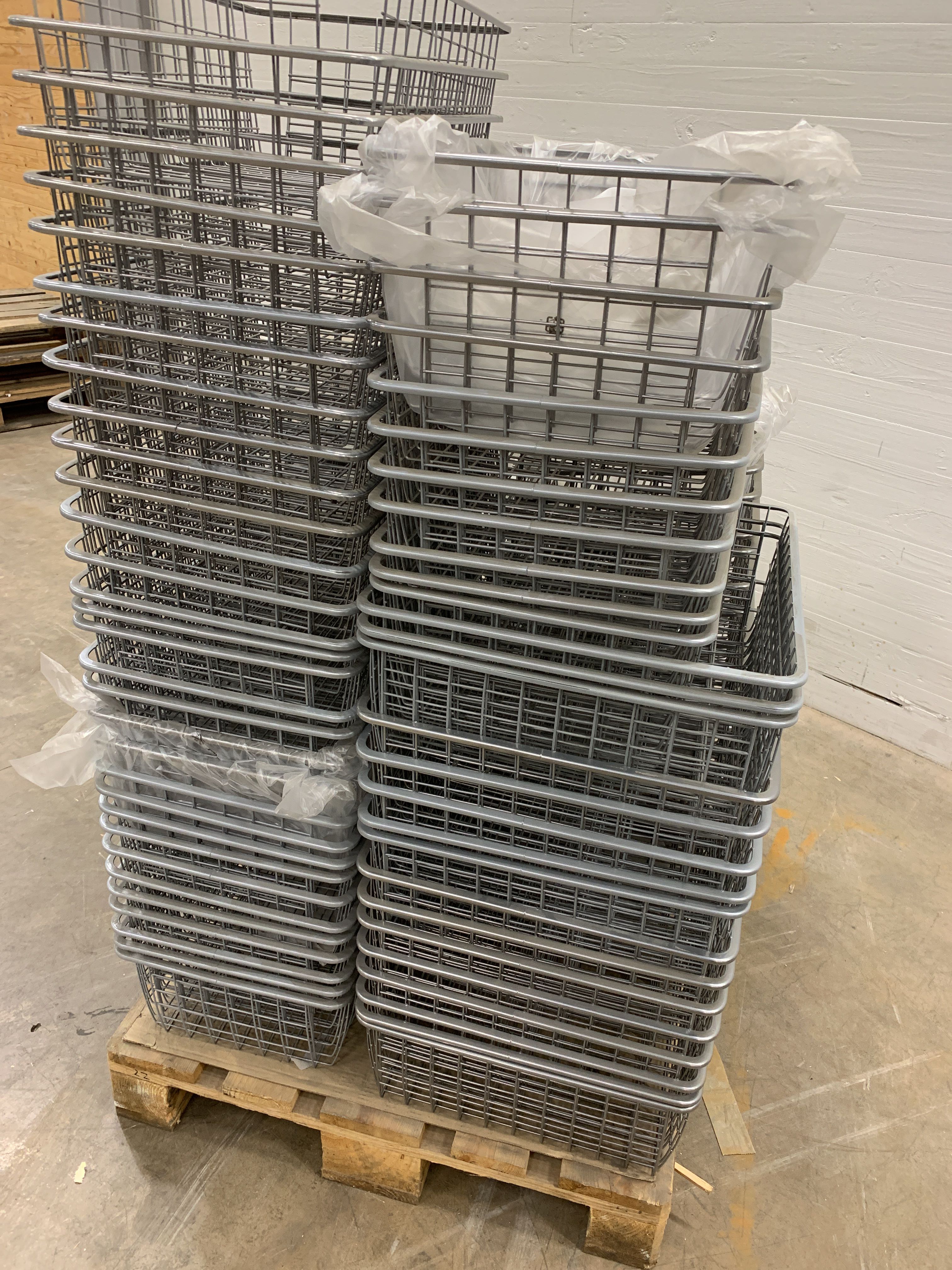 Pallet with wire baskets - PS Auction - We value the future - Largest ...