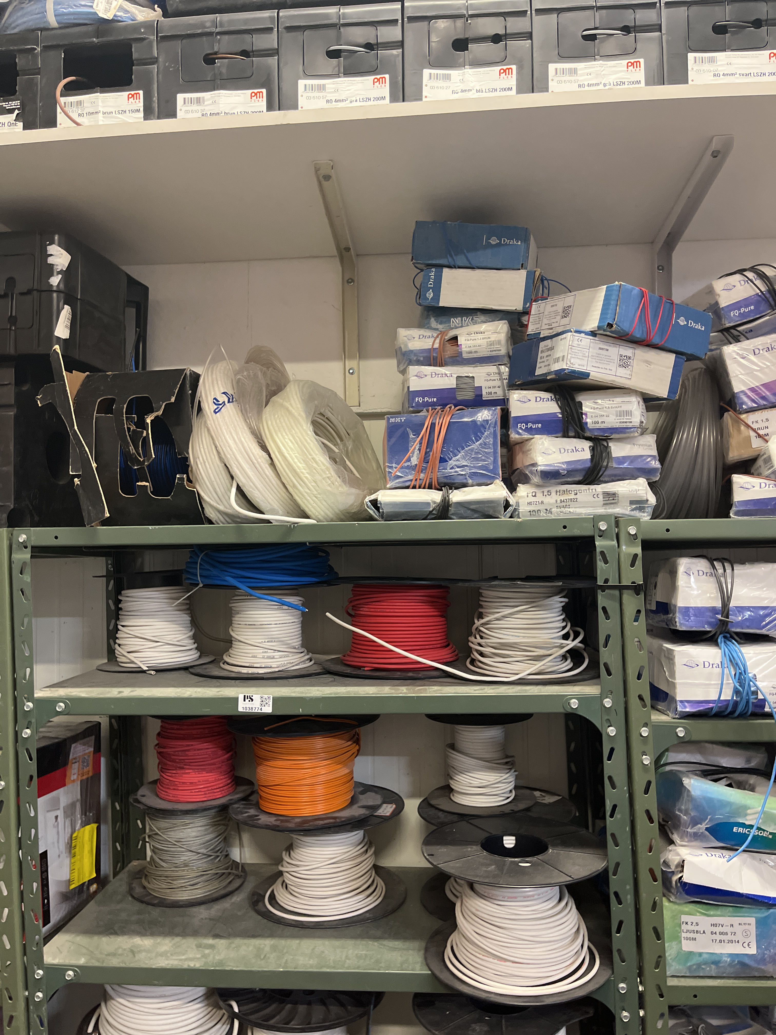 3 shelf sections with cabling - PS Auction - We value the future ...