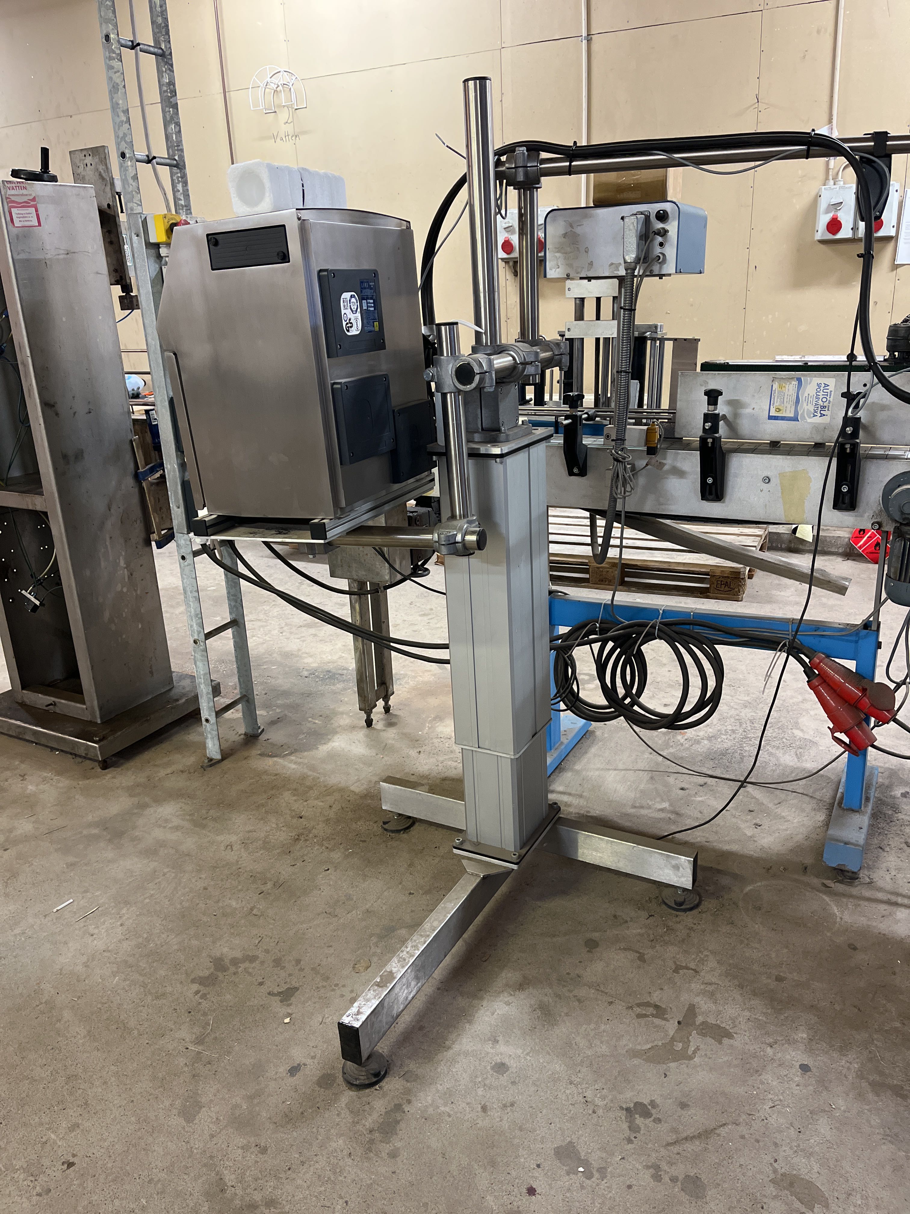 Filling line for liquids - 2 machines with collection tables - PS ...