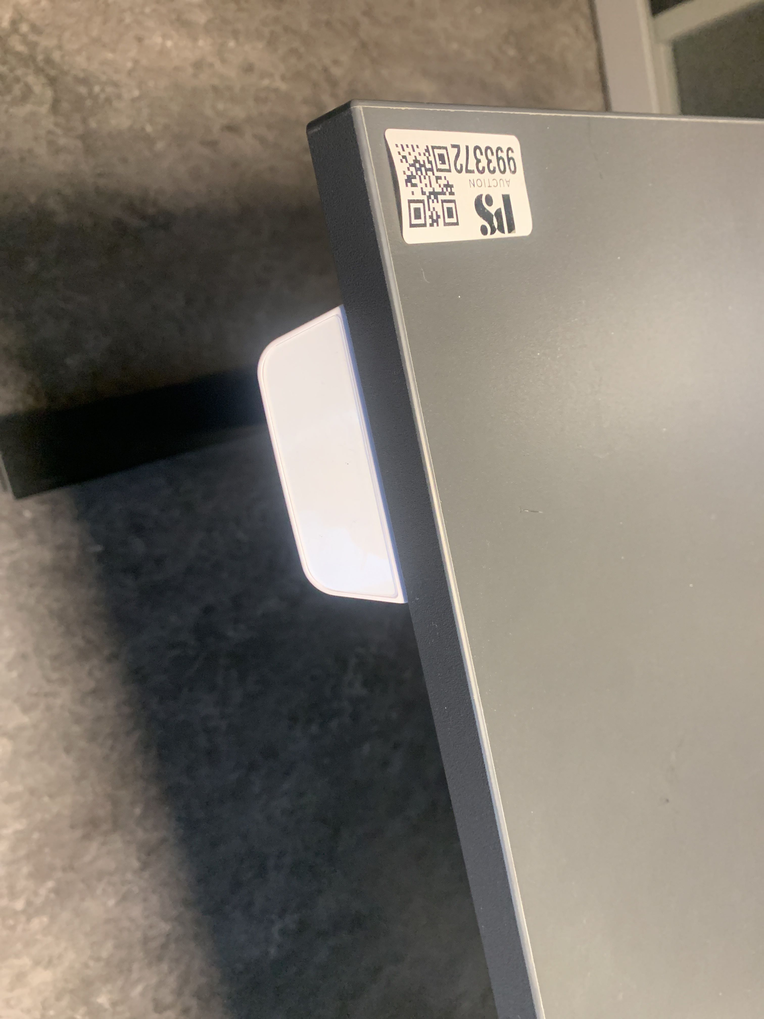 Office furniture: Electric raise/lower desk LANAB, ergonomic office chair Malmstolen - PS ...