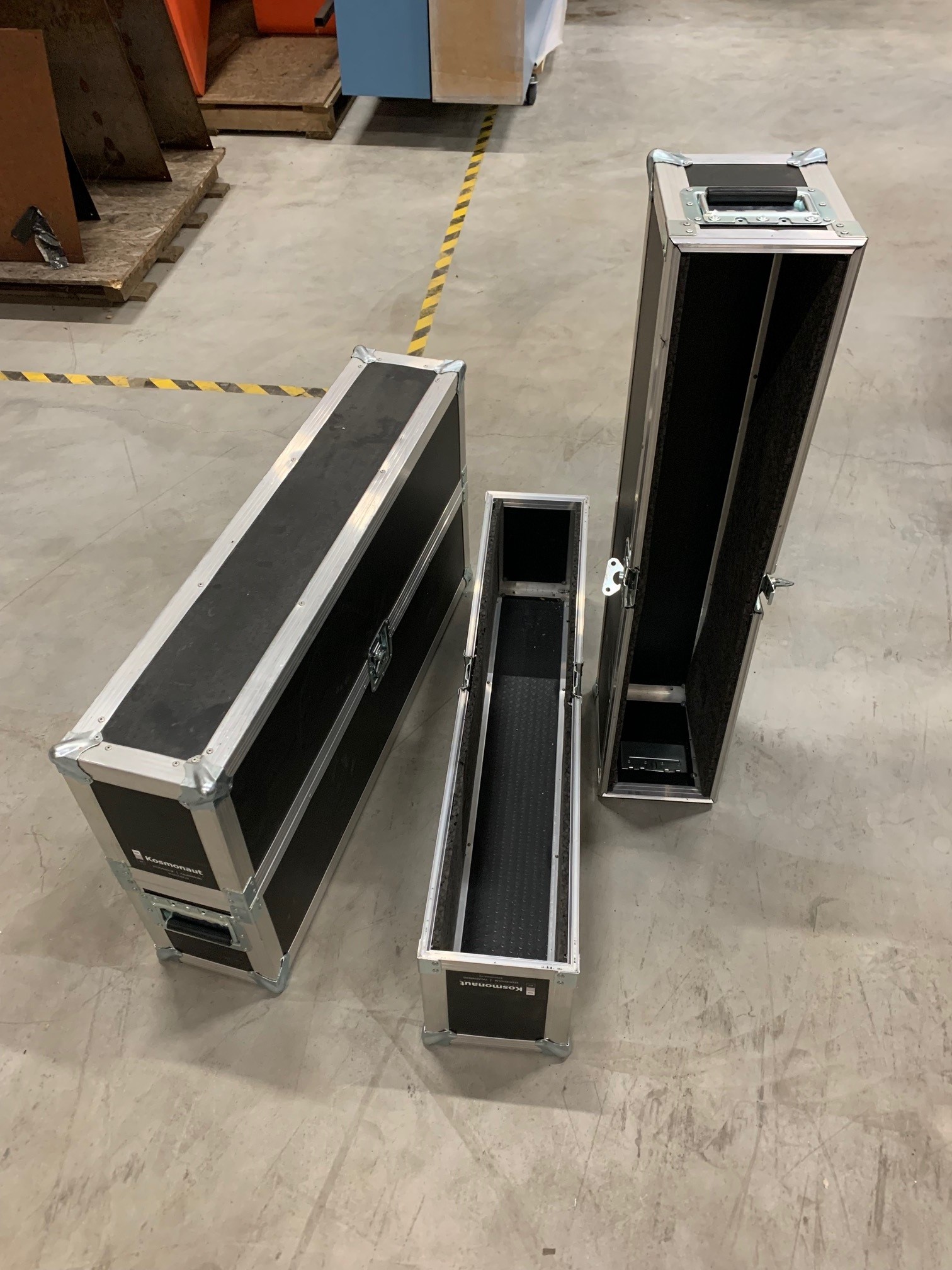 Transport case, inner dimensions 95x14cm, 2 pieces - PS Auction - We ...