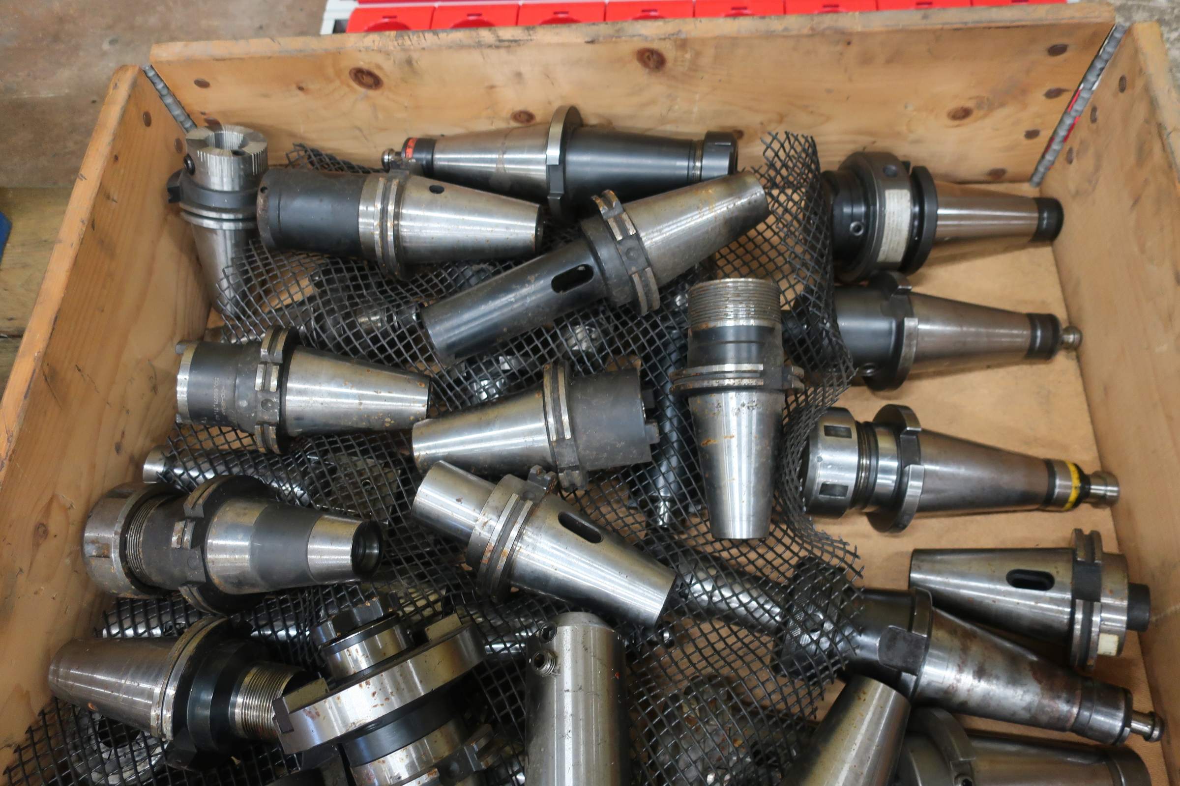 Pall med verktygshållare ISO 50 samt förvaring - Auktioner online ...