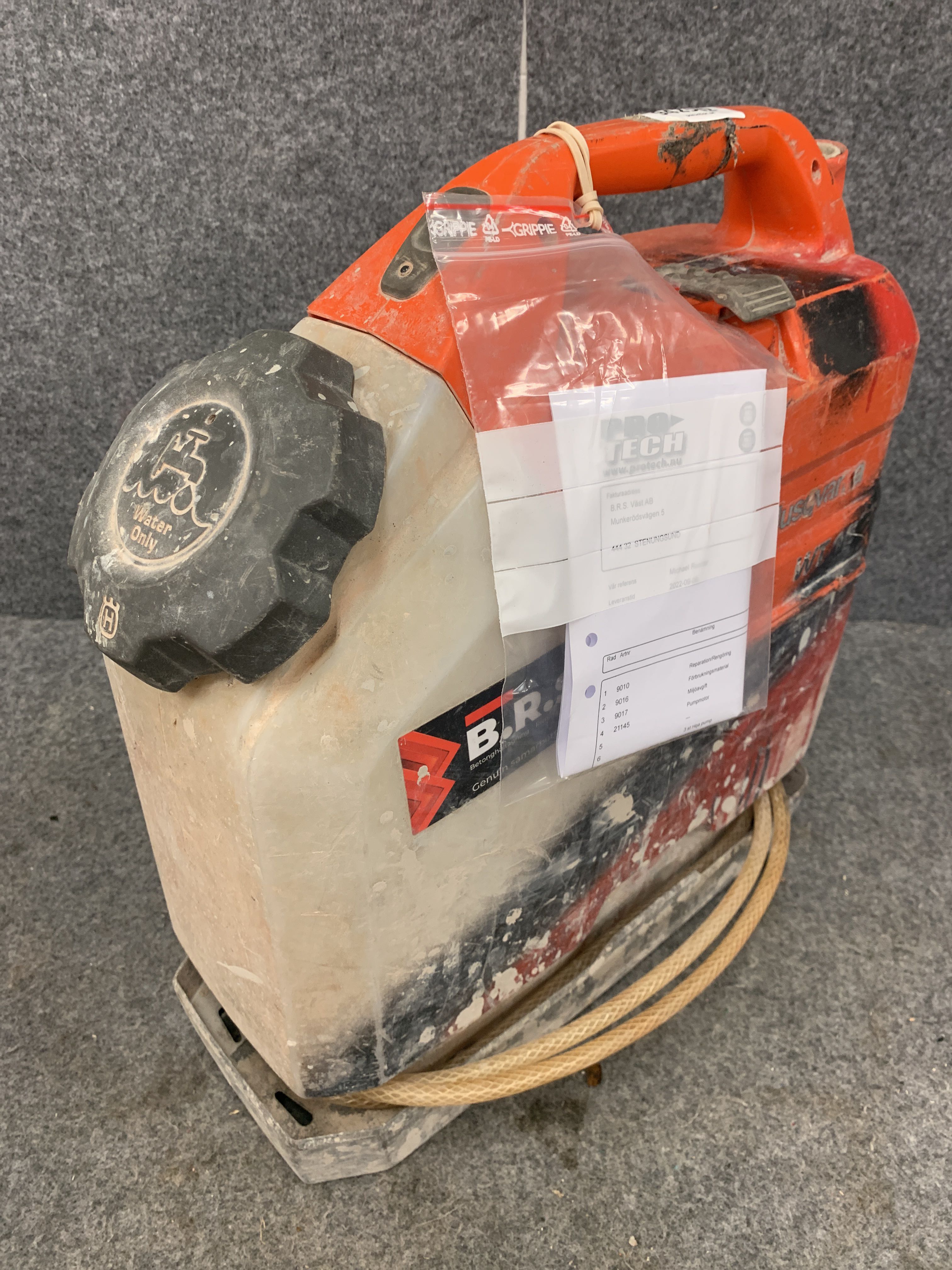 Water tank with pump Husqvarna WT15 - PS Auction - We value the future ...