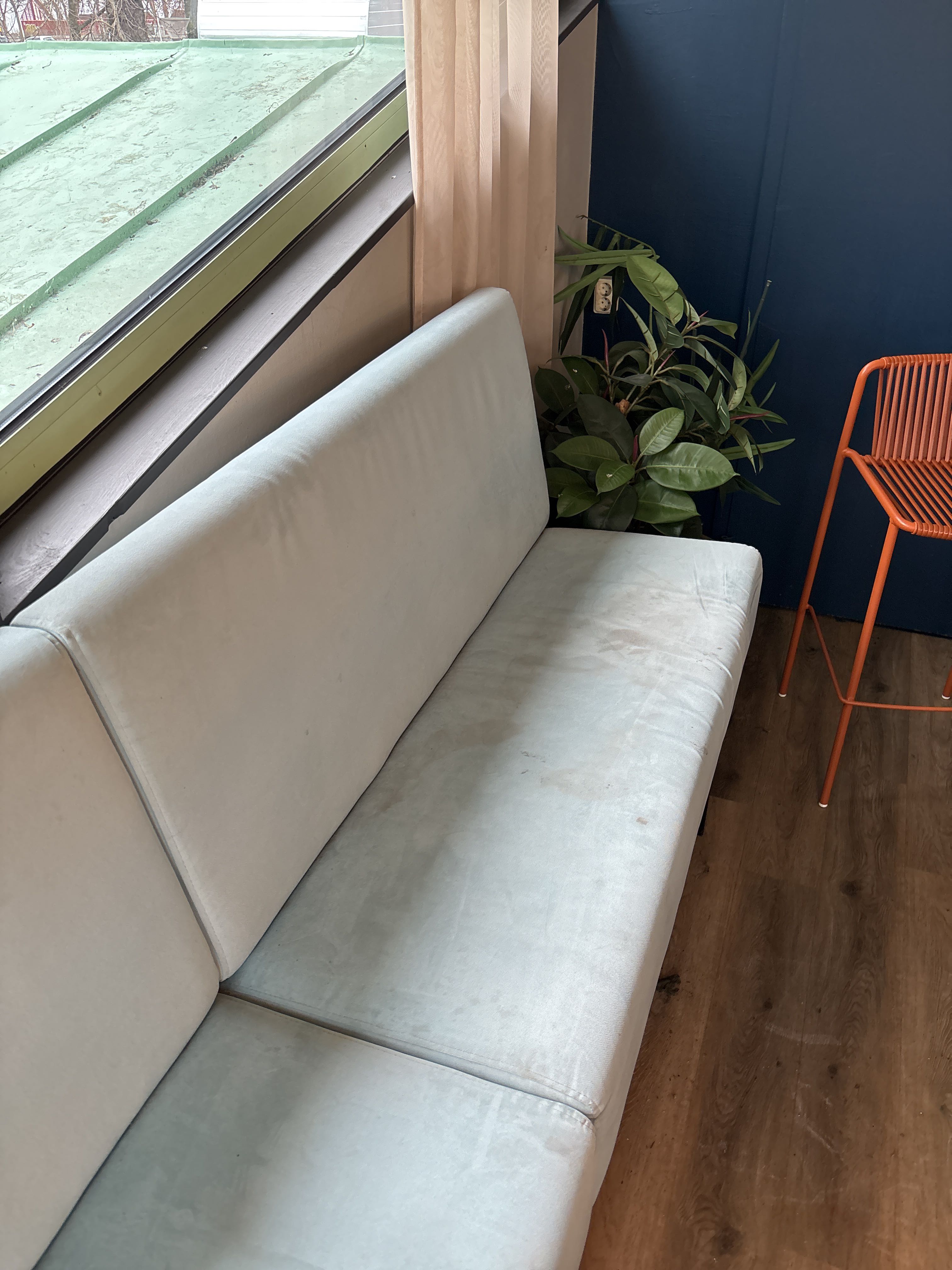 High sofas - PS Auction - We value the future - Largest in net auctions