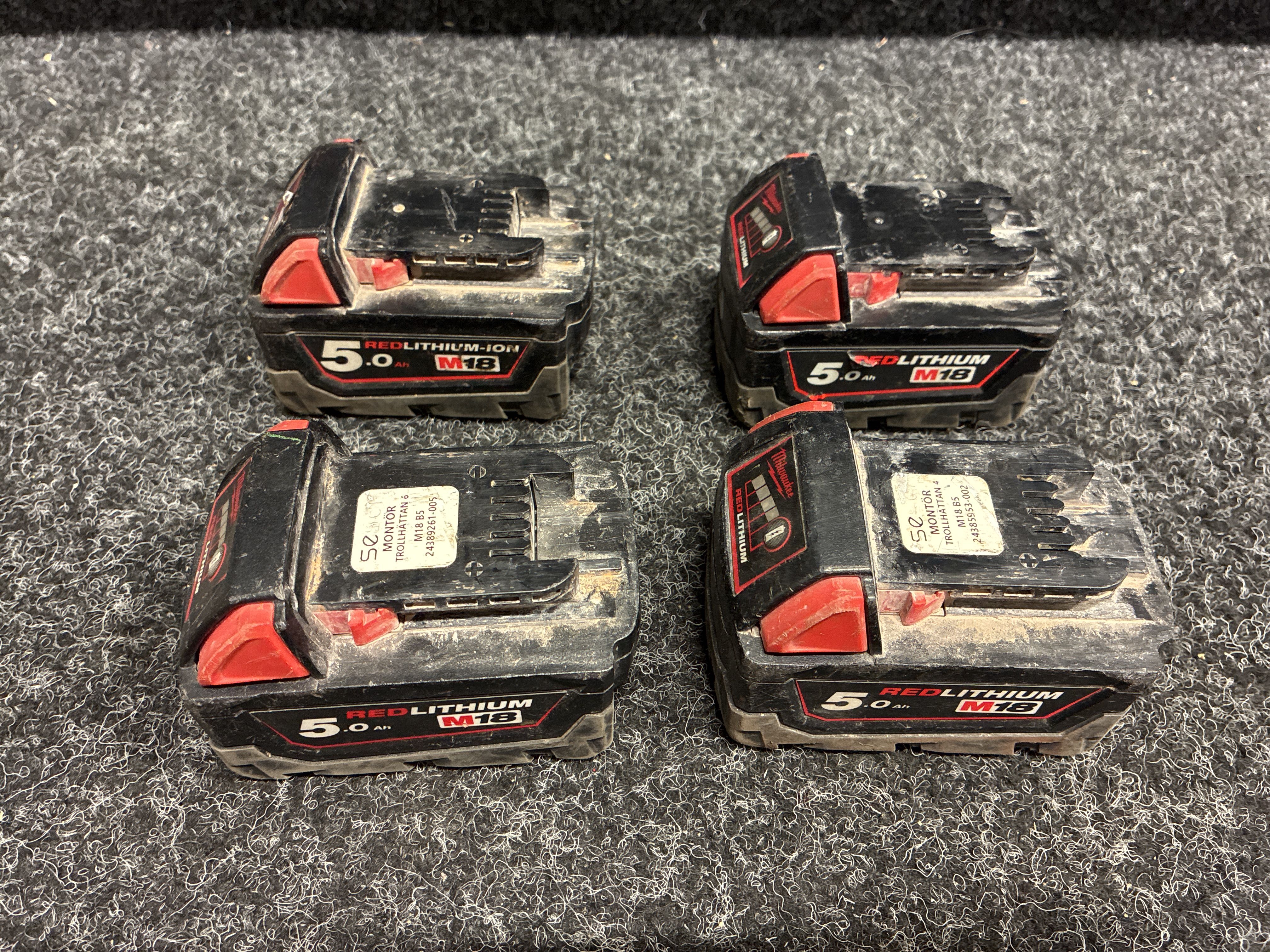 4 st Batterier Milwaukee M18B5 5.0Ah - Defekta - Auktioner online ...