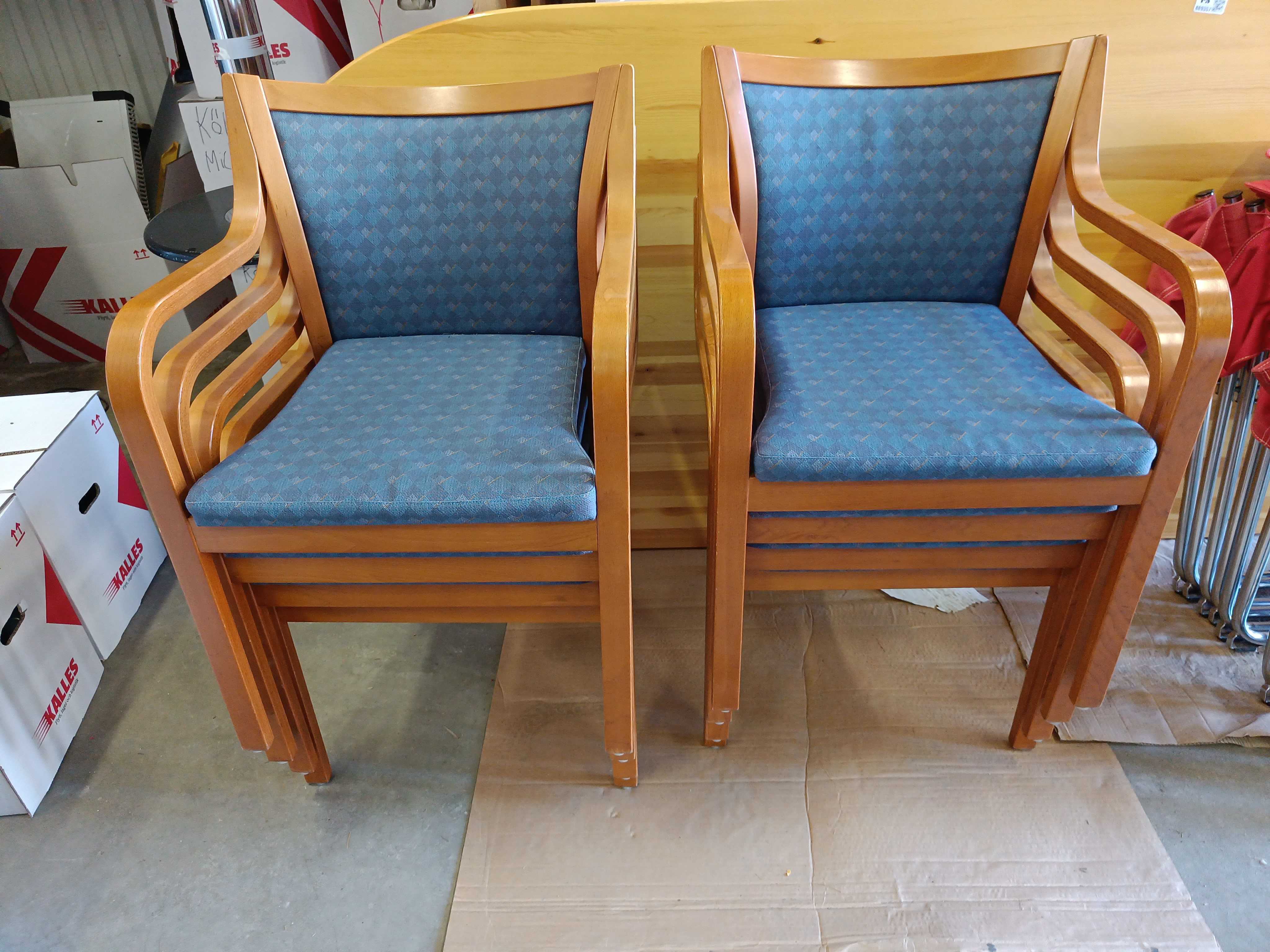 Conference table with 12 stable chairs - PS Auction - We value the ...