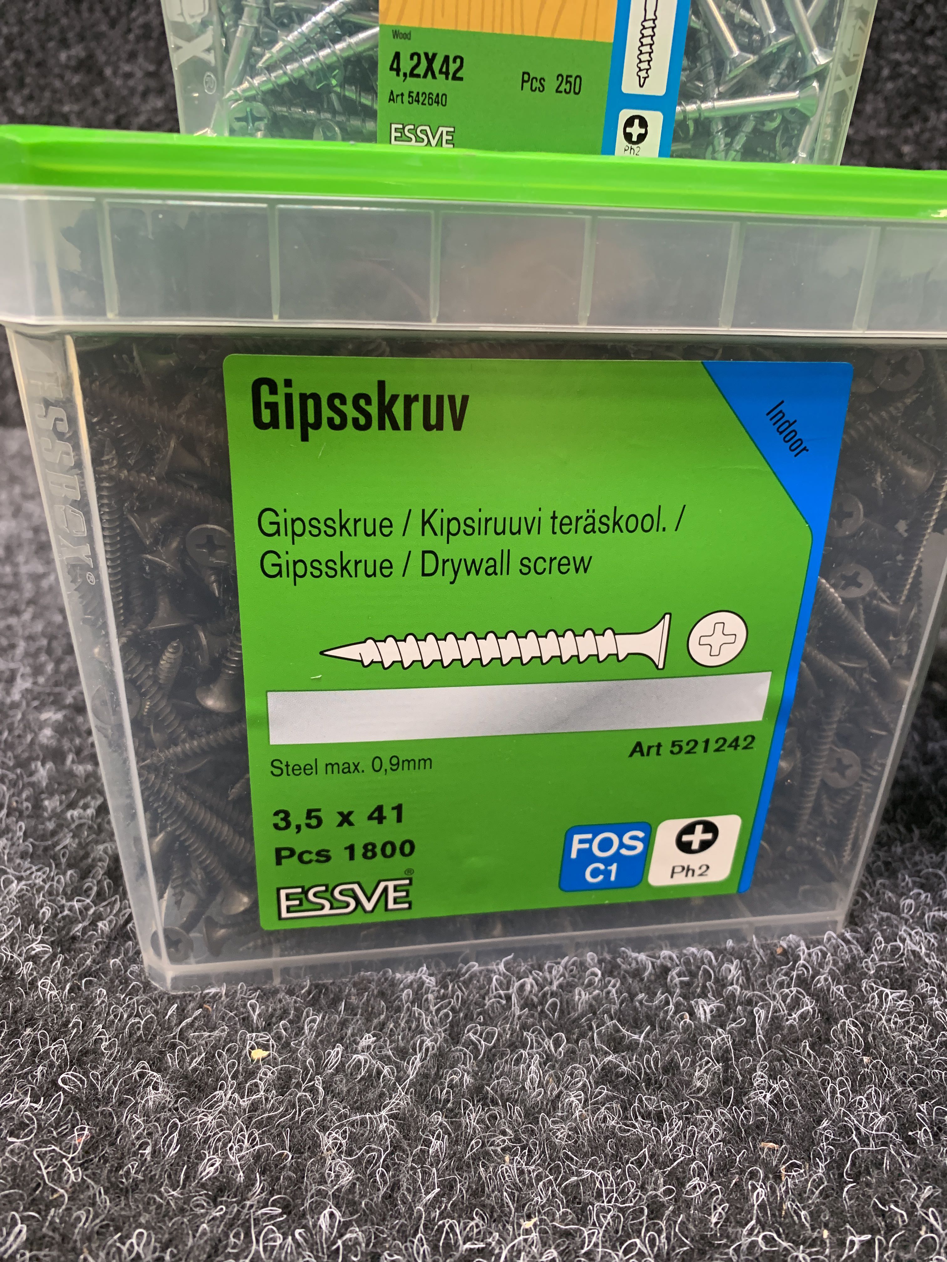 Sortiment med gipsskruv & spånskiveskruv Essve - Auktioner online ...