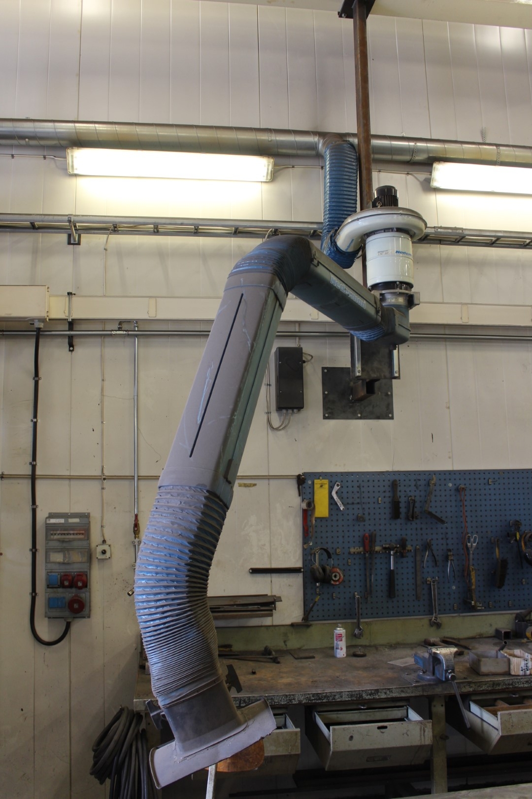 Welding extractor arm Nederman with motor - PS Auction - We value the ...