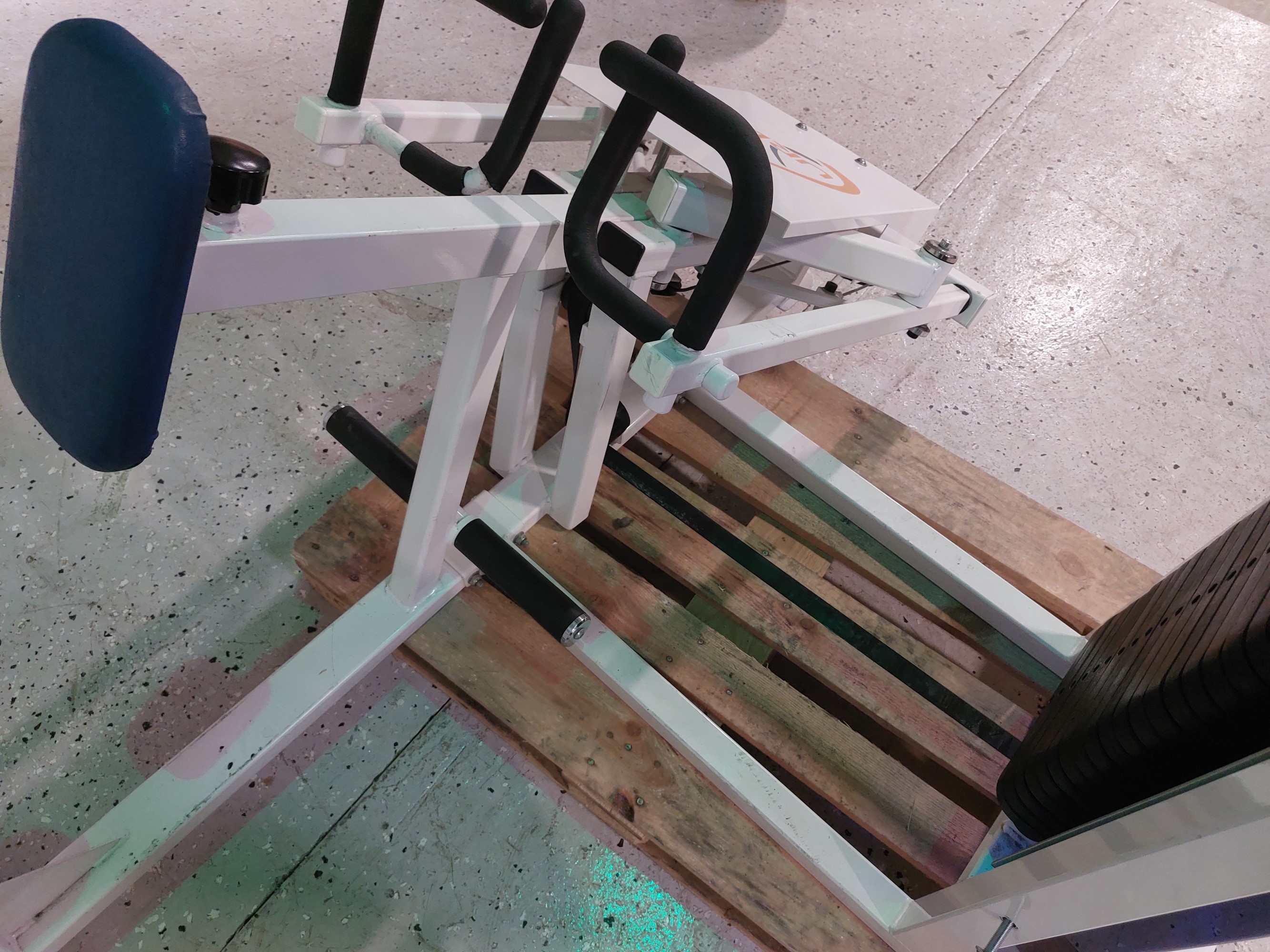 Seated rowing with chest support Curve CL Fitness - PS Auction - We ...