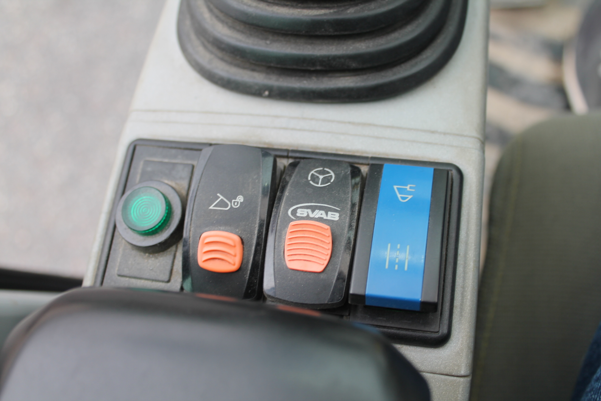 Wheeled excavator Wacker Neuson EW65 -16 Tipper trailer and buckets ...