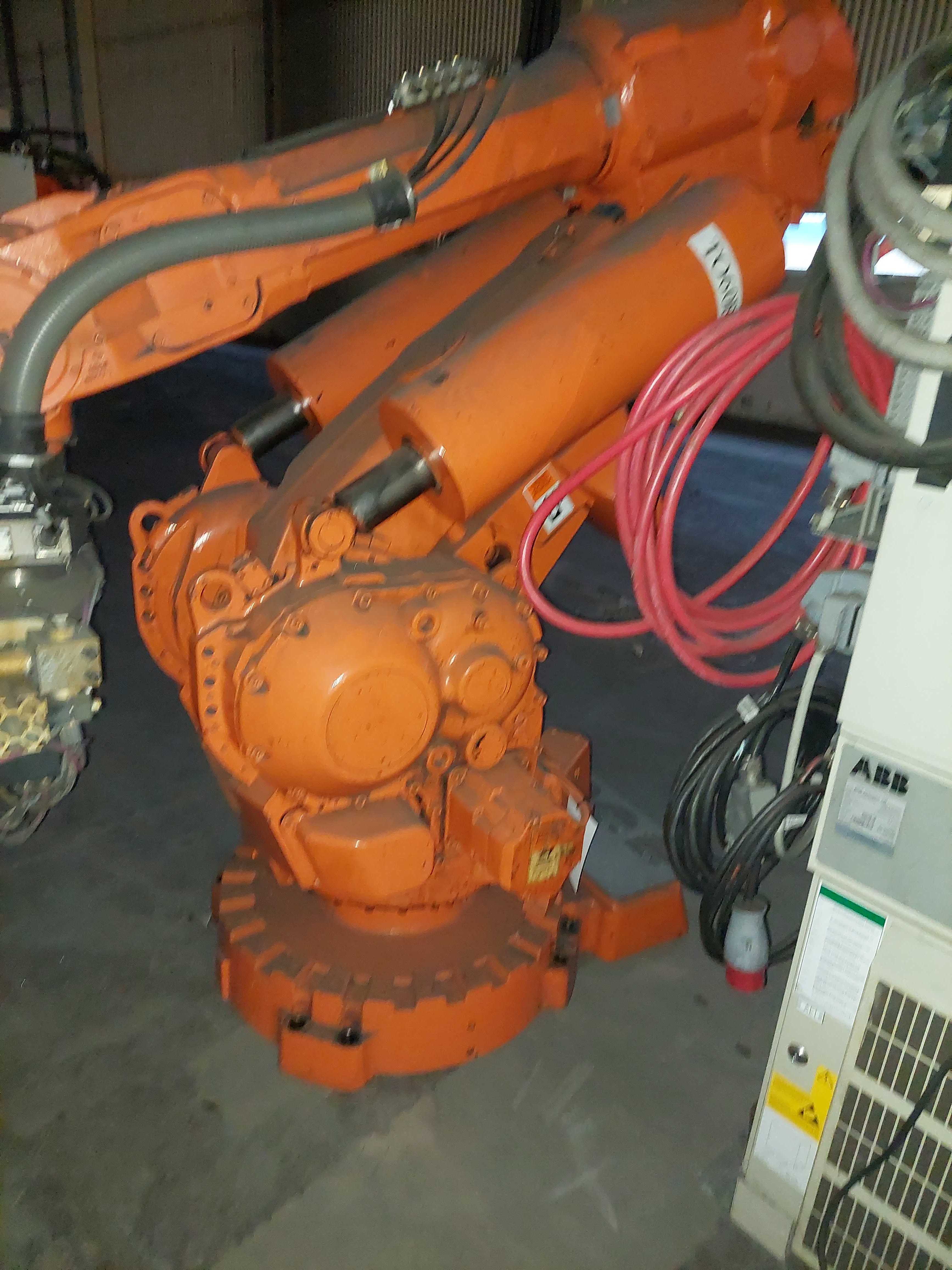 Industrial robot ABB IRB6400RM2000 with tools - PS Auction - We value ...