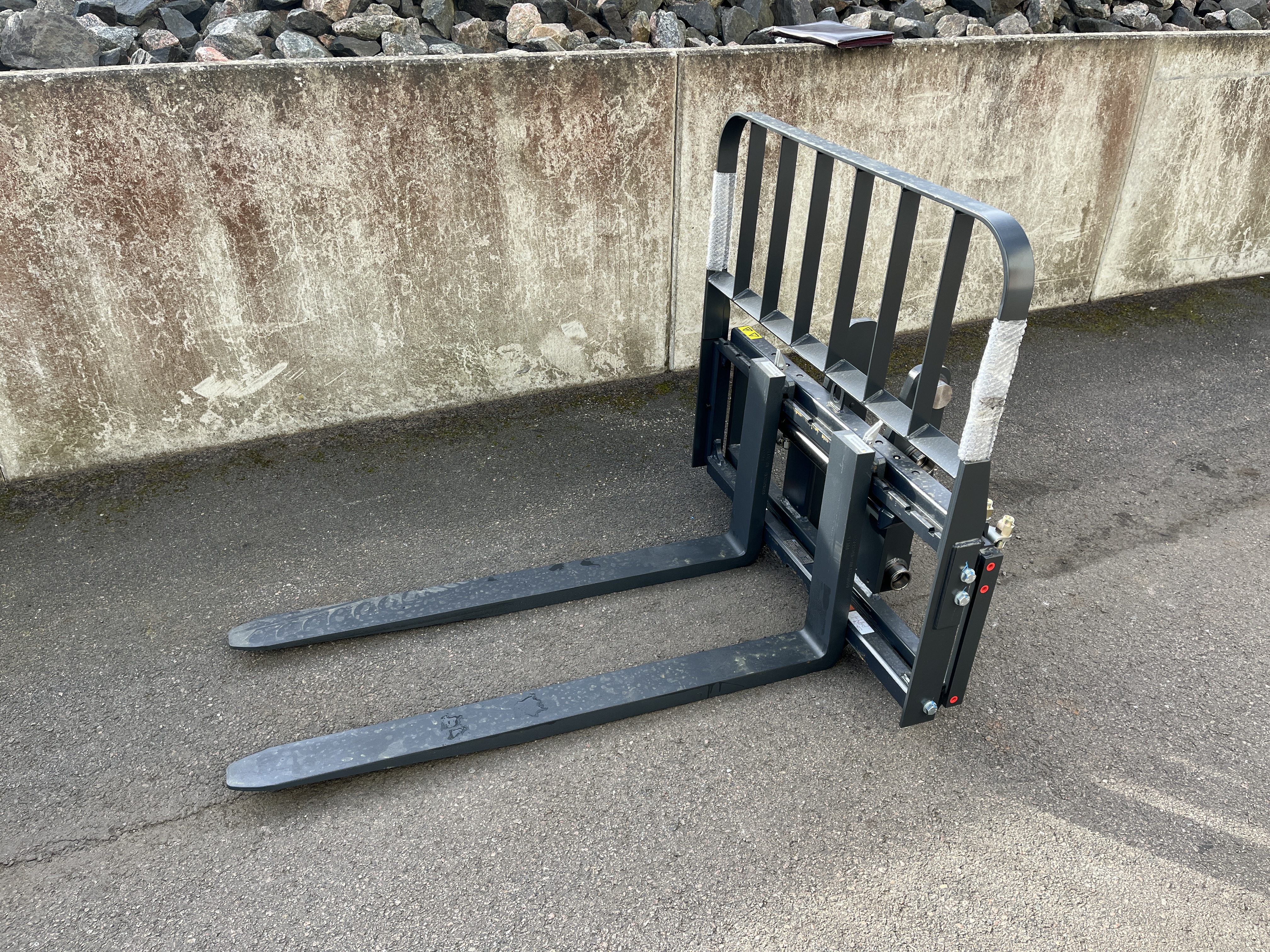 Gaffelvagn med justerbara gafflar 100x40 mm - Auktioner online ...