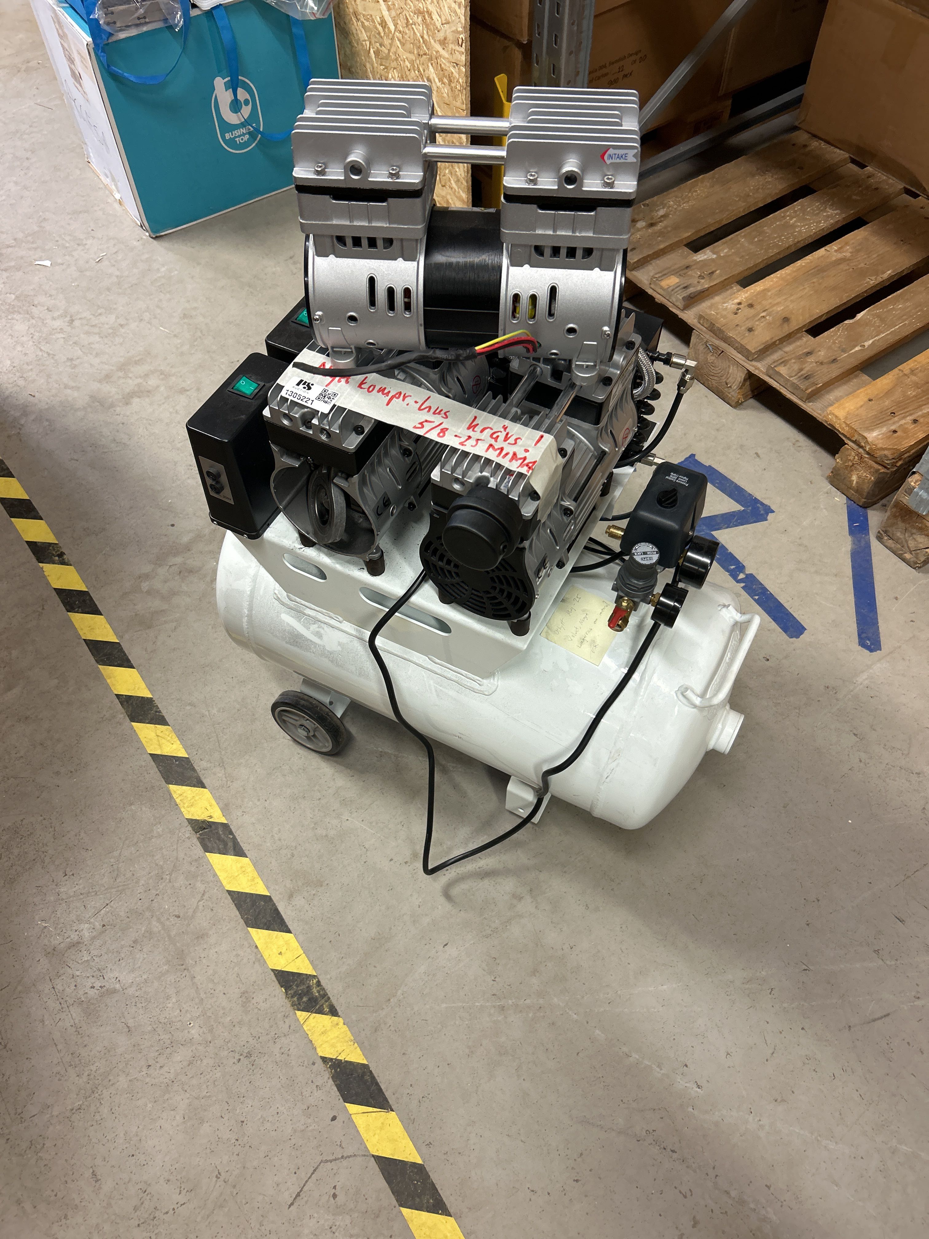 Oljefri tyst luftkompressor med nytt kyltorn, modell GA-82Y (60 liter ...