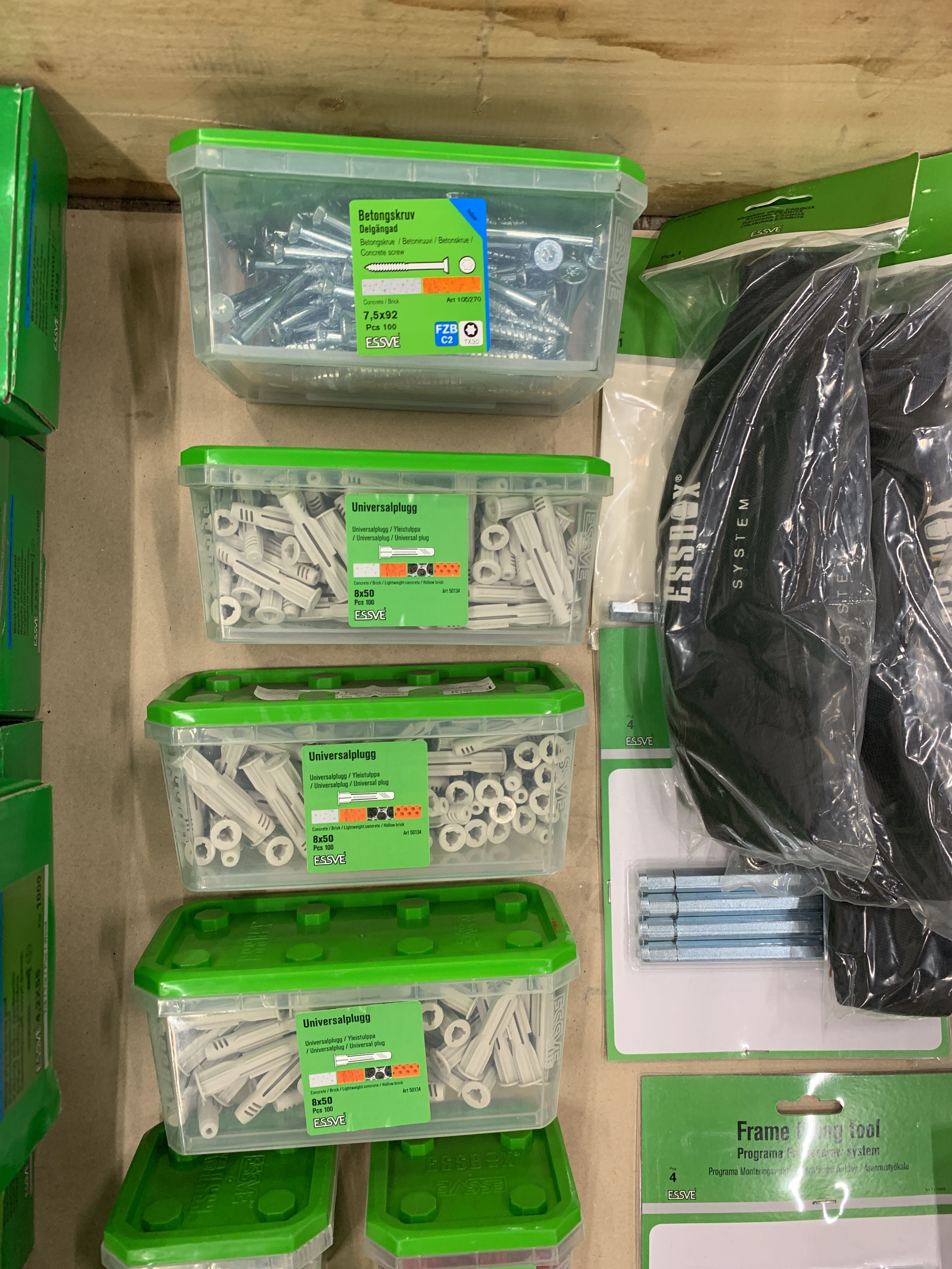 Sortiment med bla bandad spikskruv från Essve - Auktioner online ...