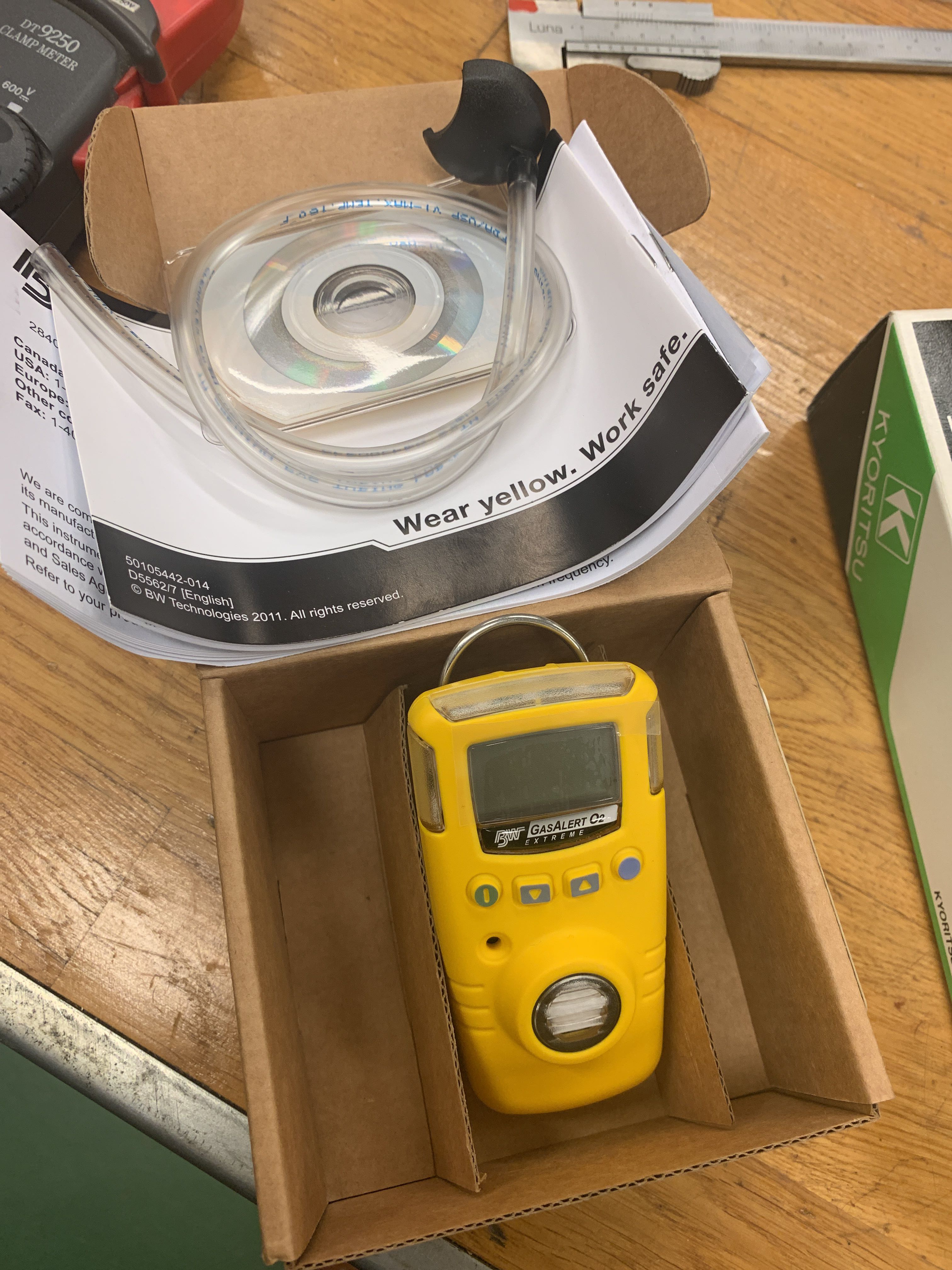 Gas detector and clamp multimeter - PS Auction - We value the future ...