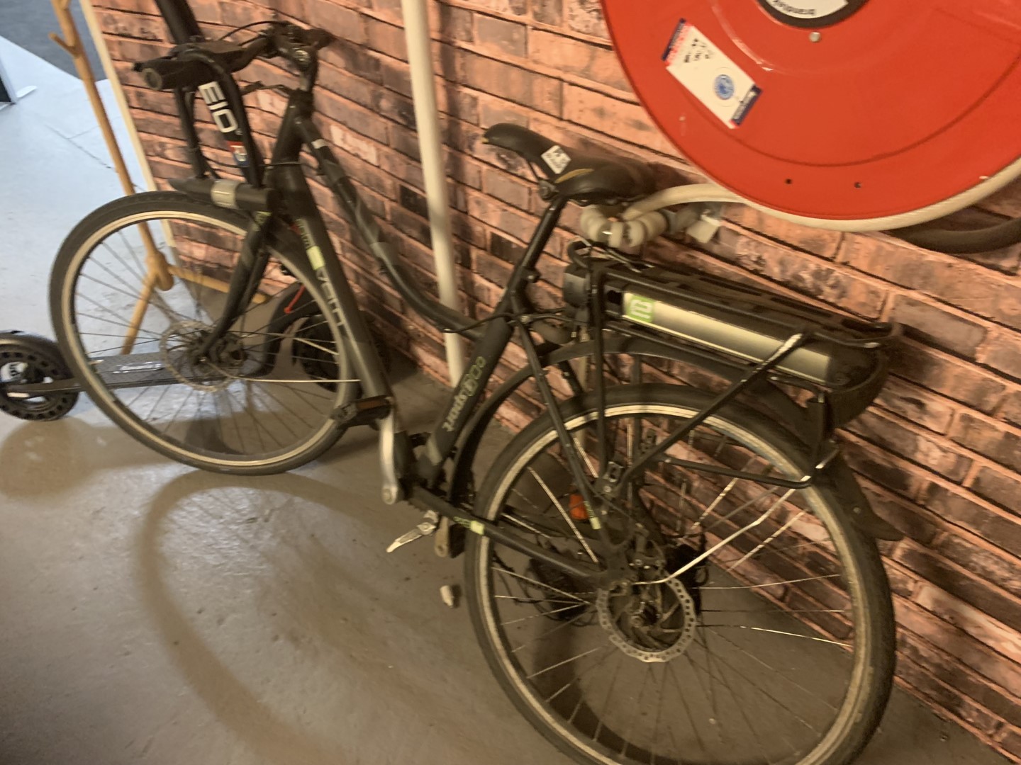 El-cykel och el-sparkcykel, reparationsobjekt - Auktioner online ...