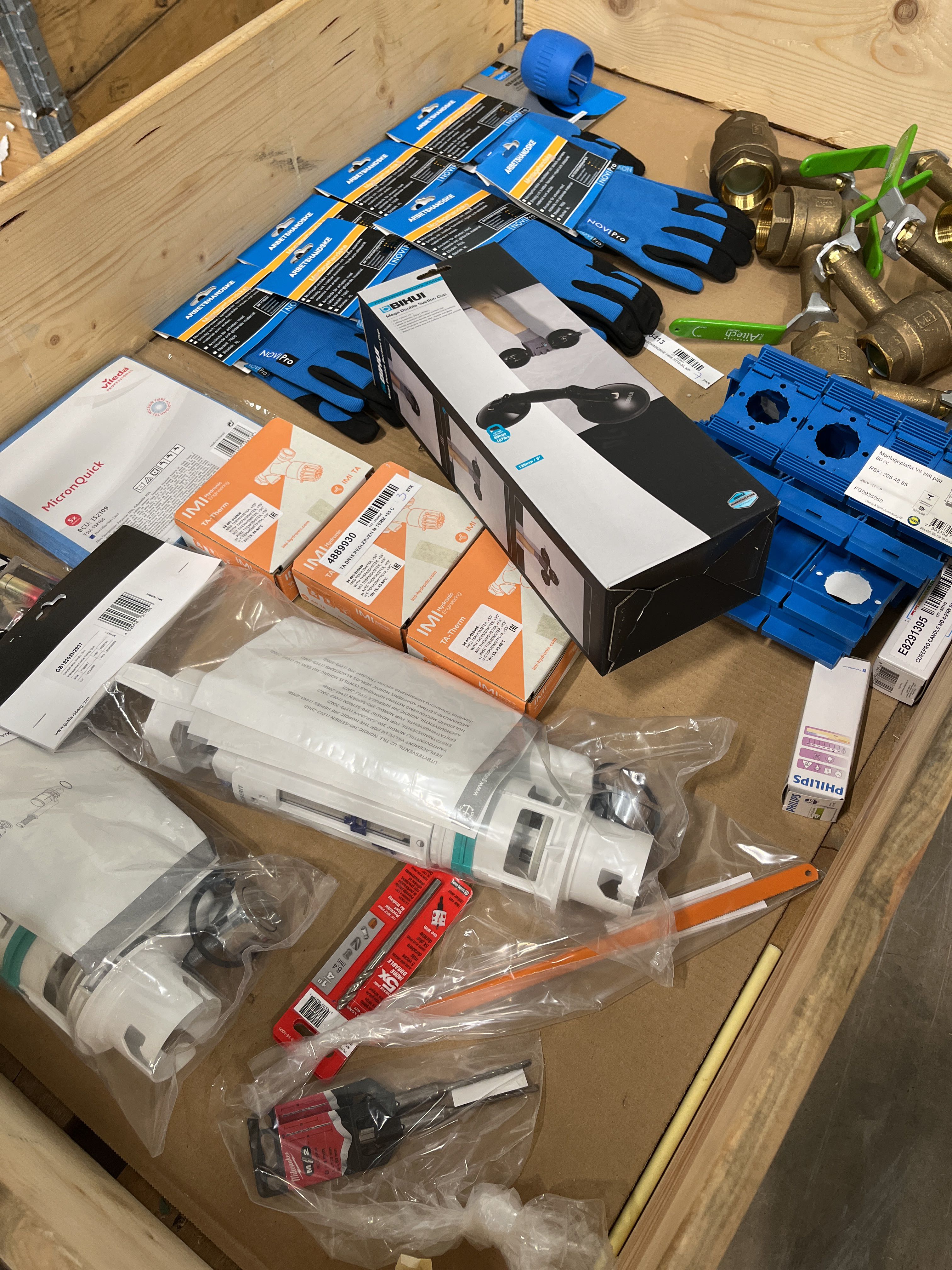 Assortment of plumbing items - PS Auction - We value the future ...